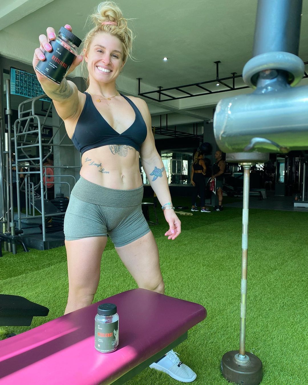 Hannah Goldy | Scrolller