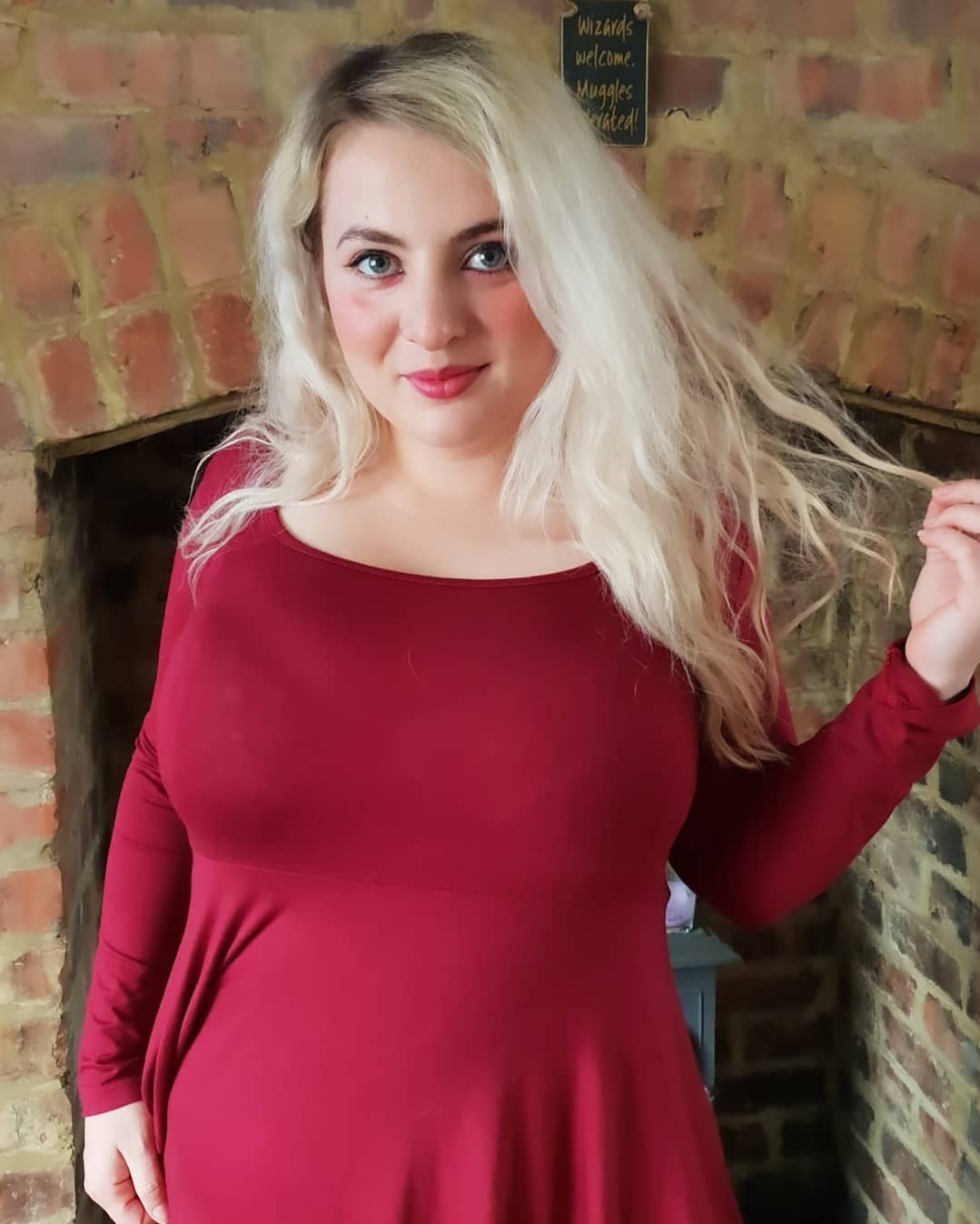 Happily voluptuous ♡ | Scrolller