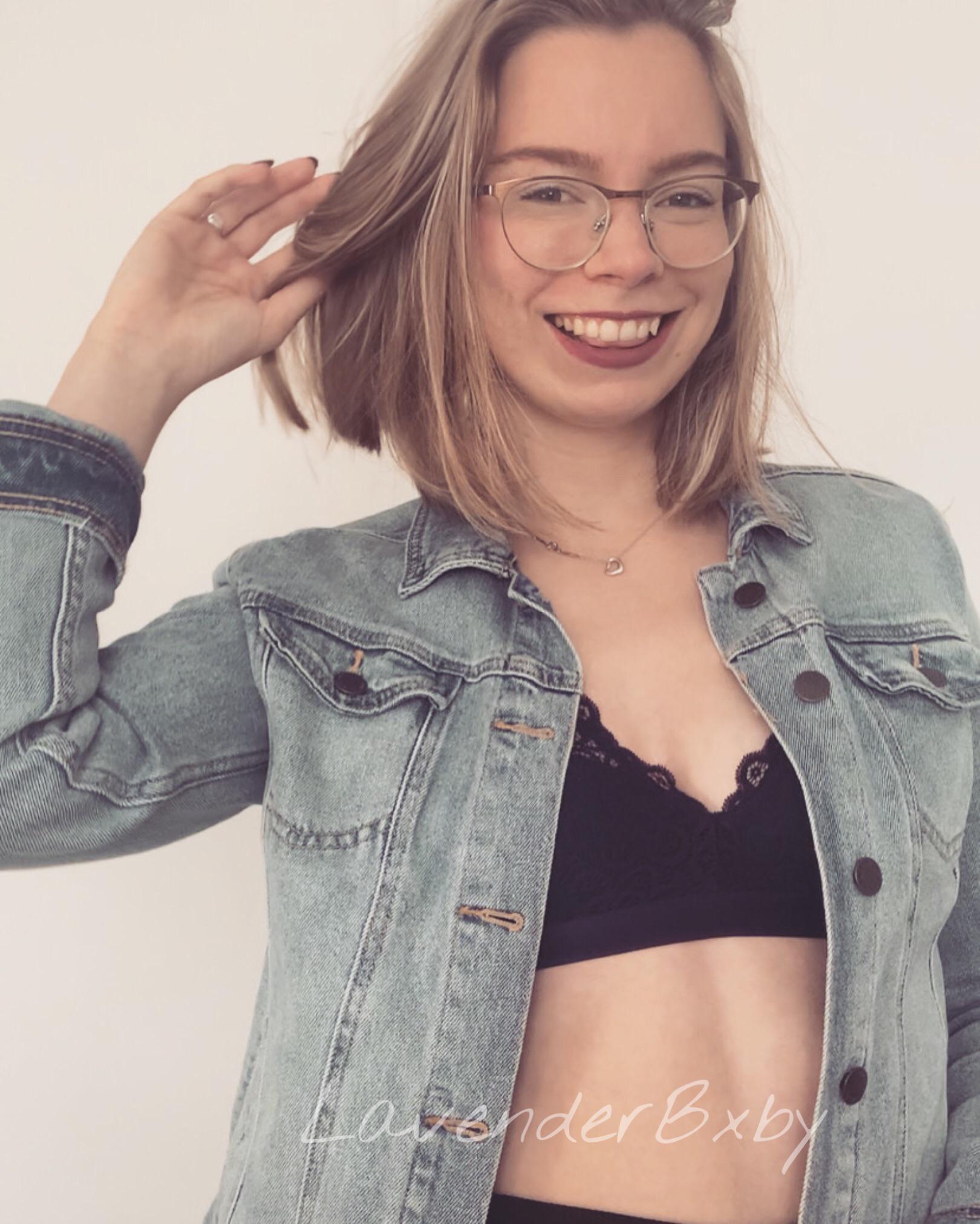 Happy Friday babes! 🥰 [f over 18] | Scrolller