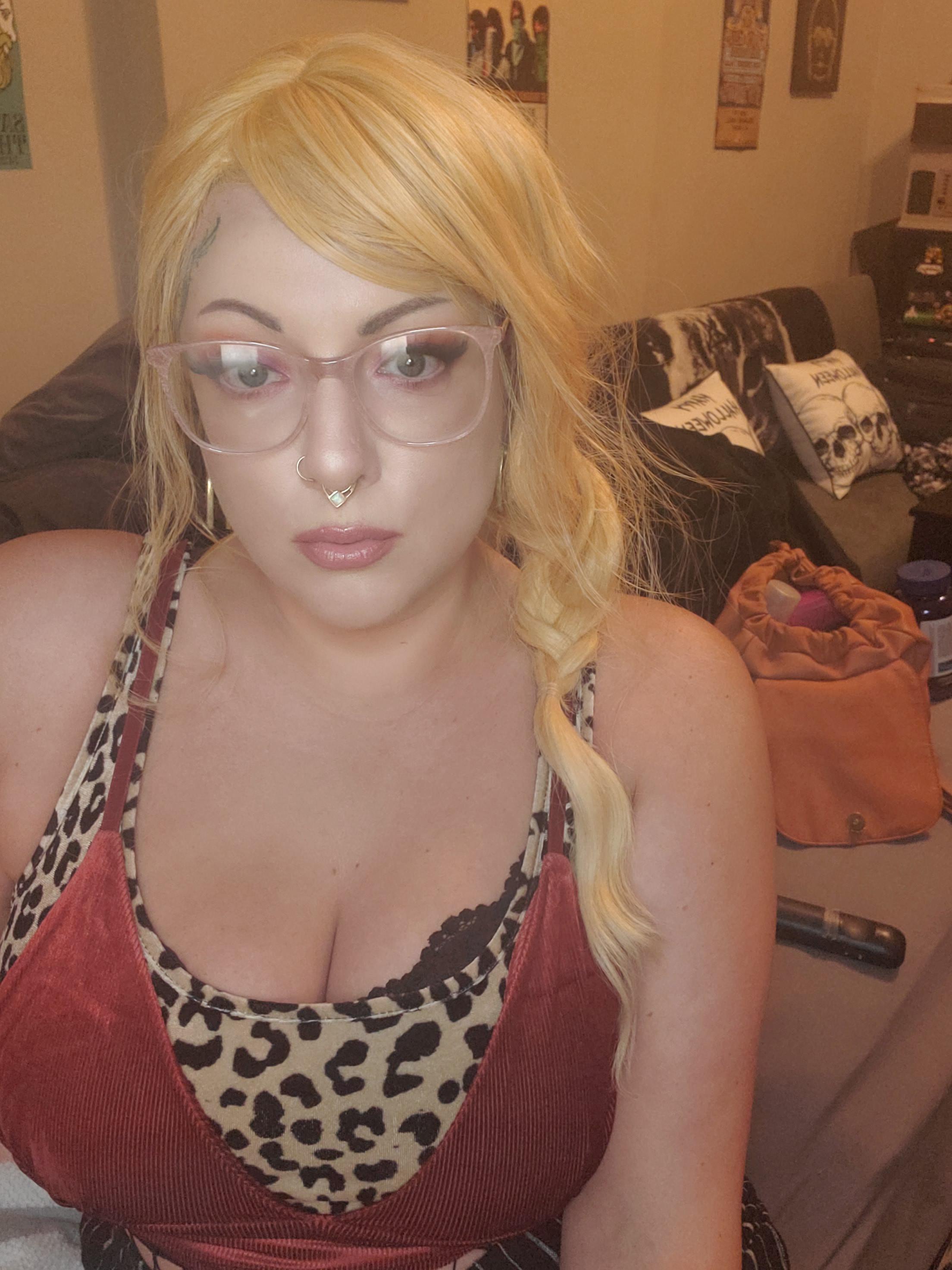 Happy hump day! [OC] [f] | Scrolller