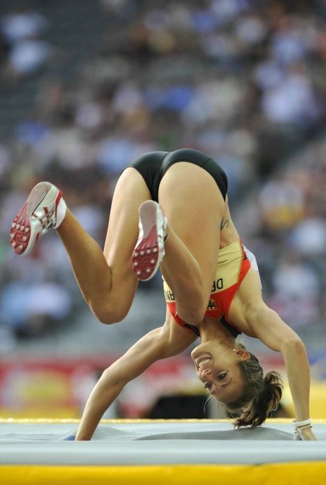 Happy landing! | Scrolller