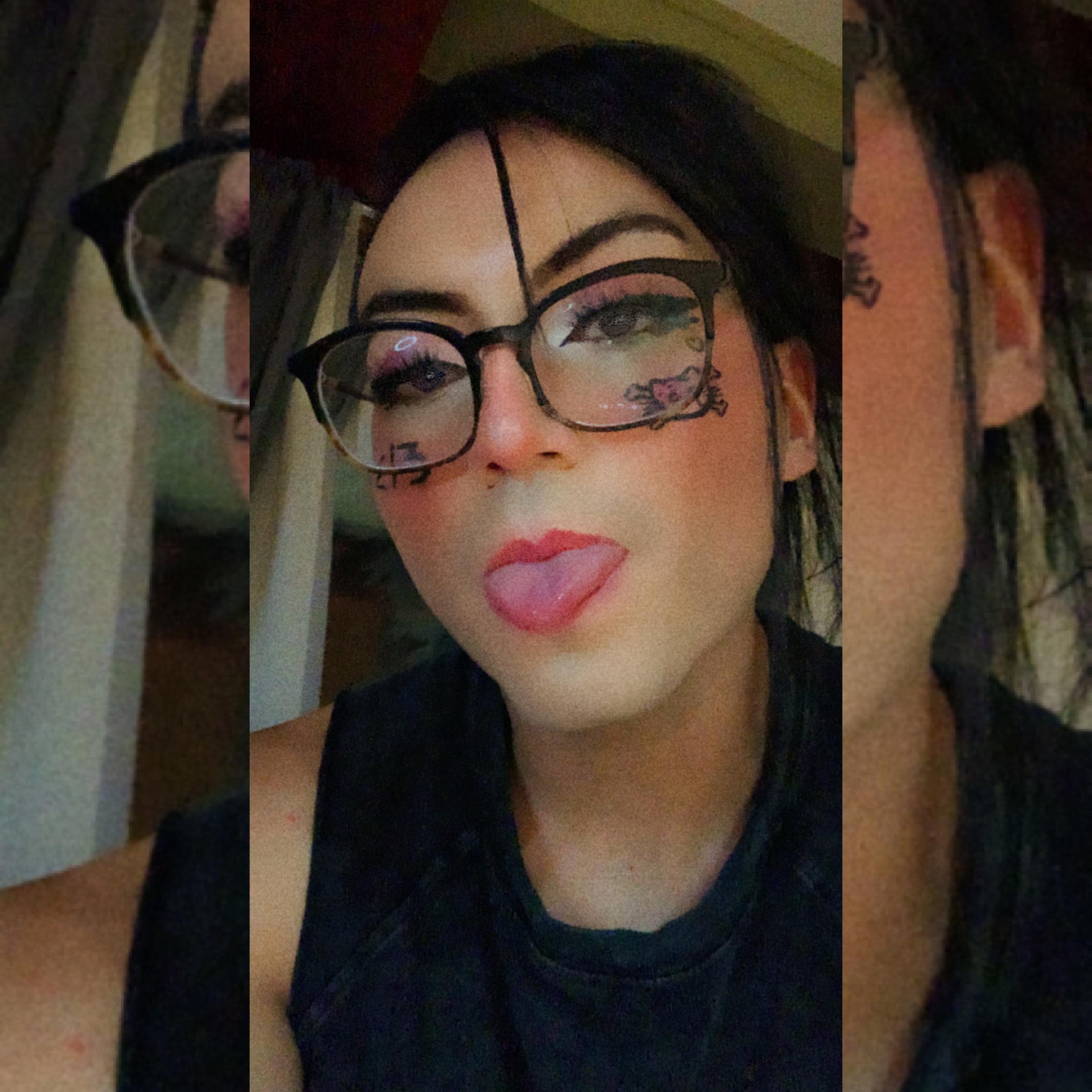 Happy one year of Redditing cuties 😘 | Scrolller