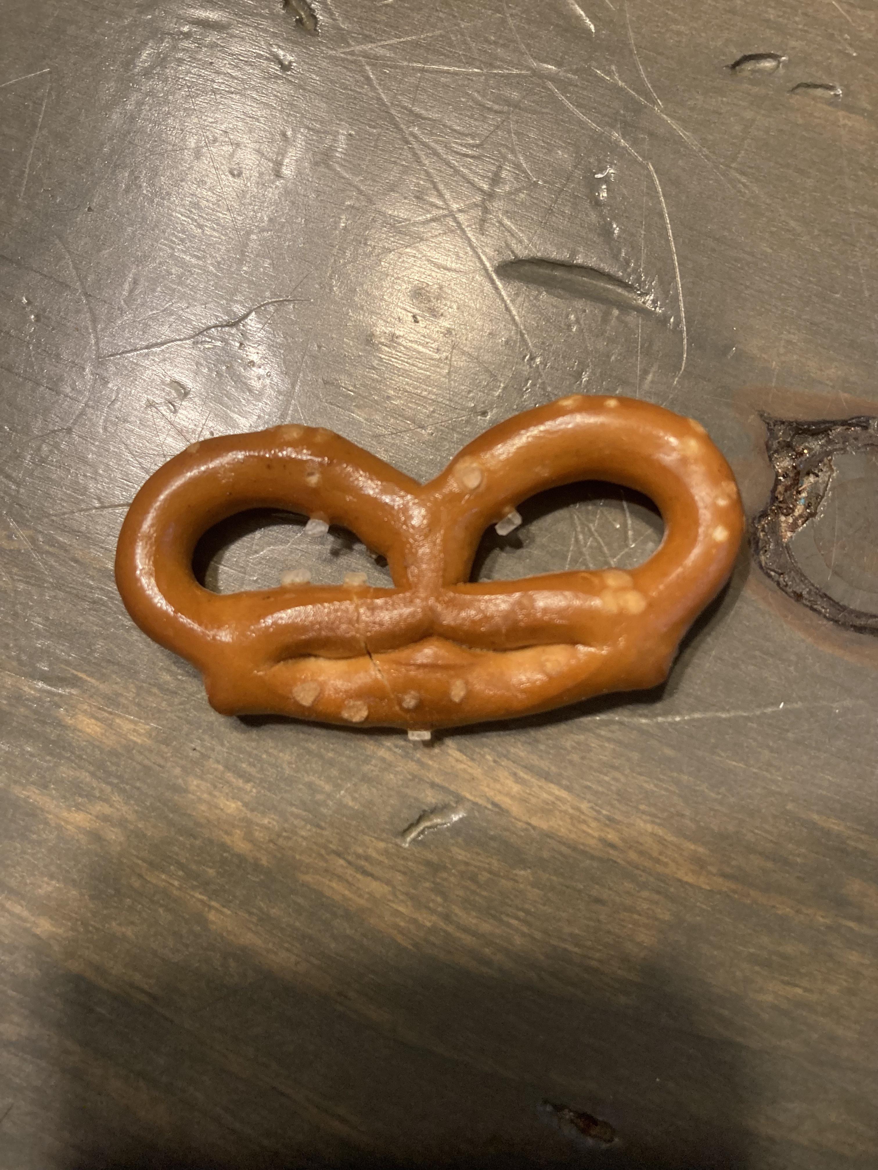 Happy pretzel | Scrolller