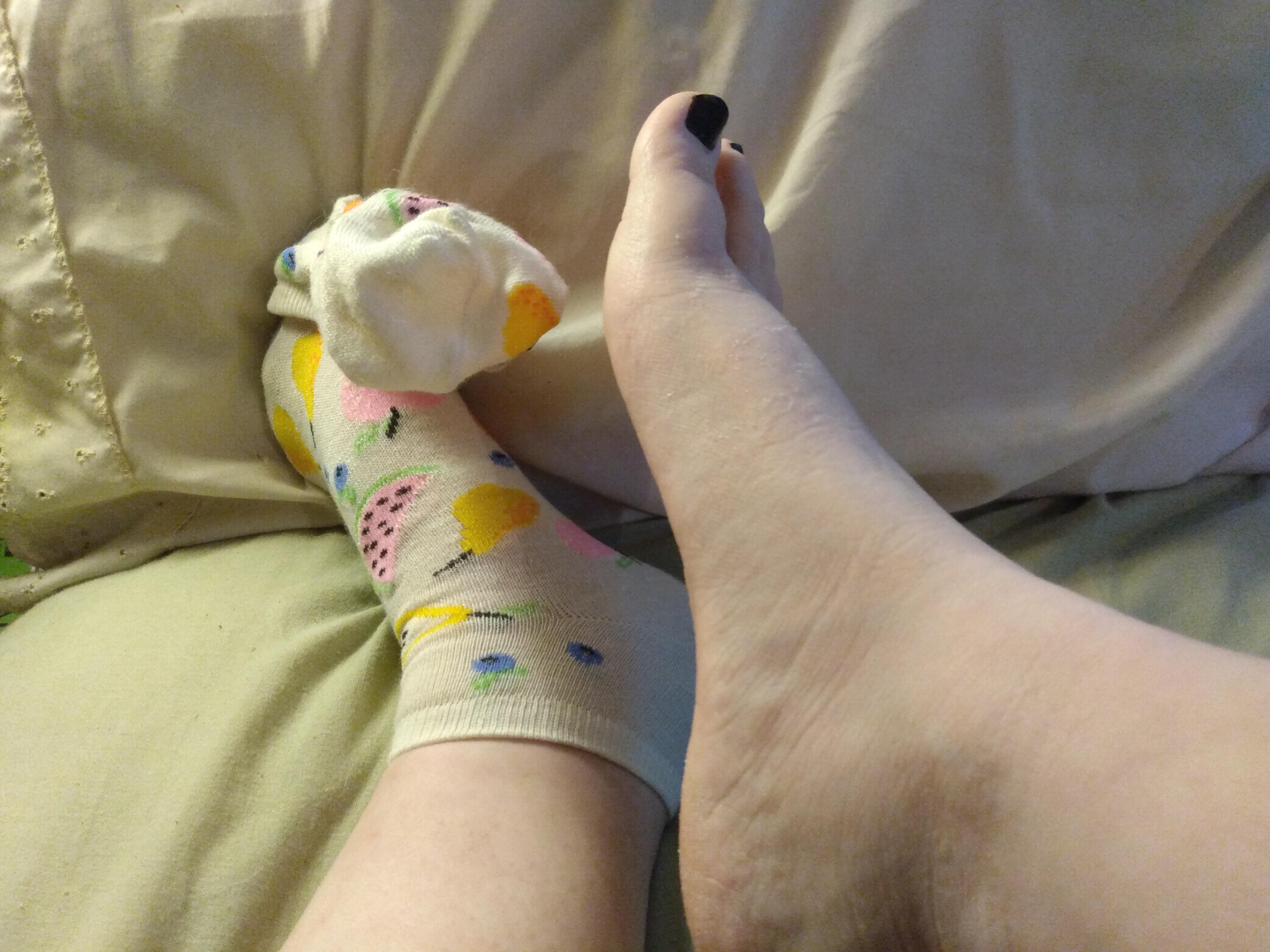 Happy Saturday~ (DMs open + customs available!) | Scrolller