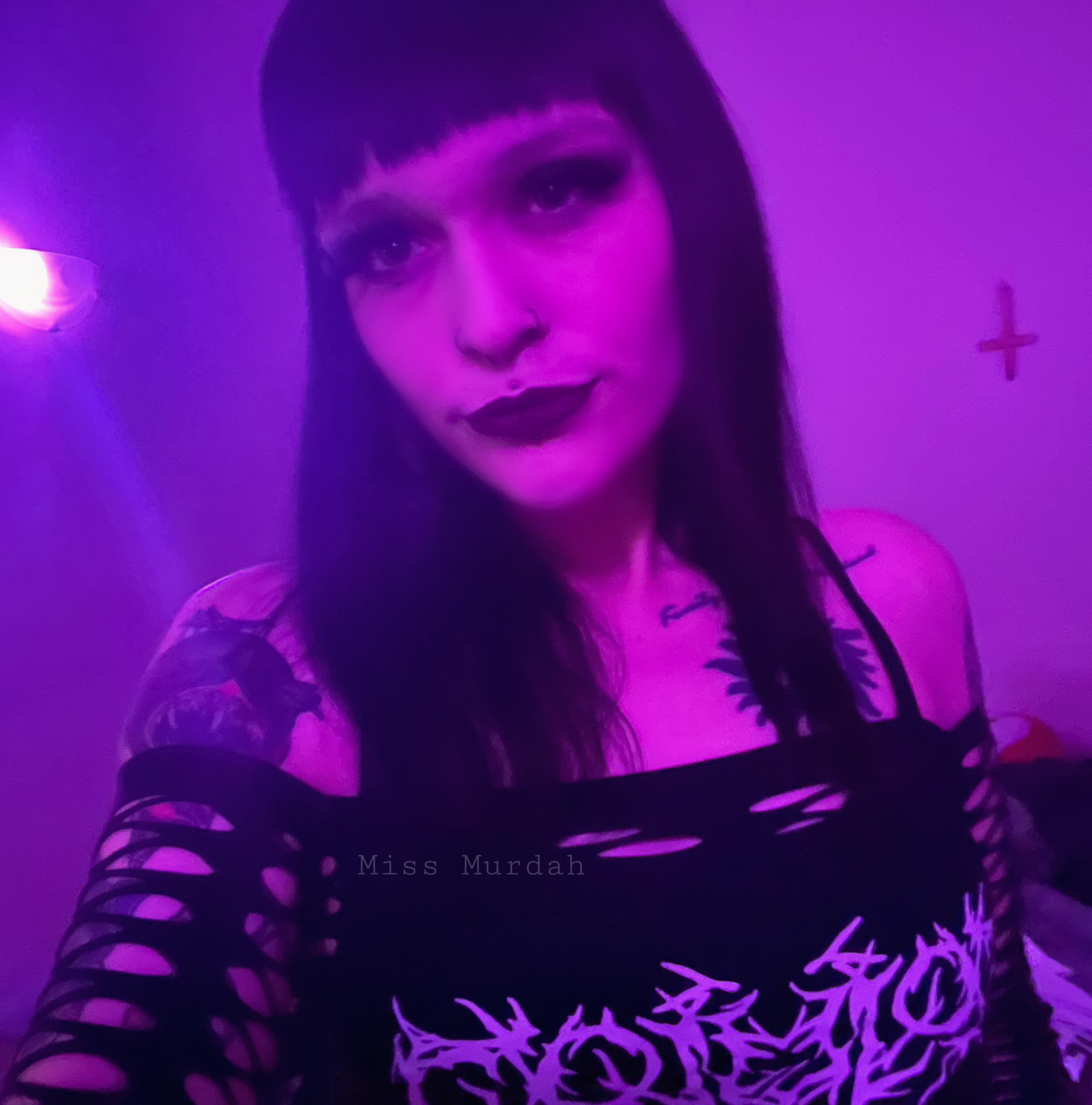 Happy Saturday from ur resident goth biddy 😍👑 [18+] | Scrolller