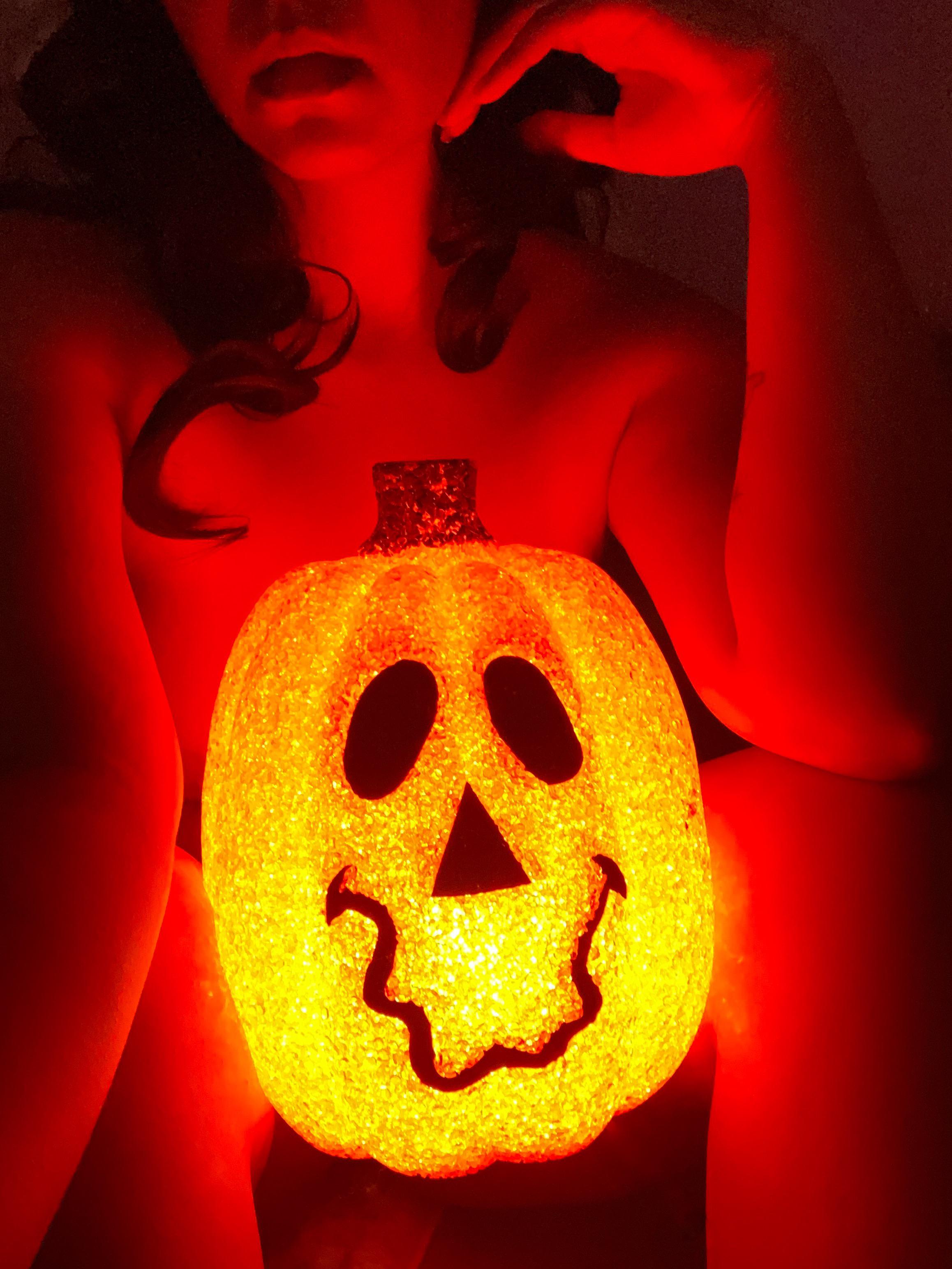 Happy spooky season!! 🎃 | Scrolller