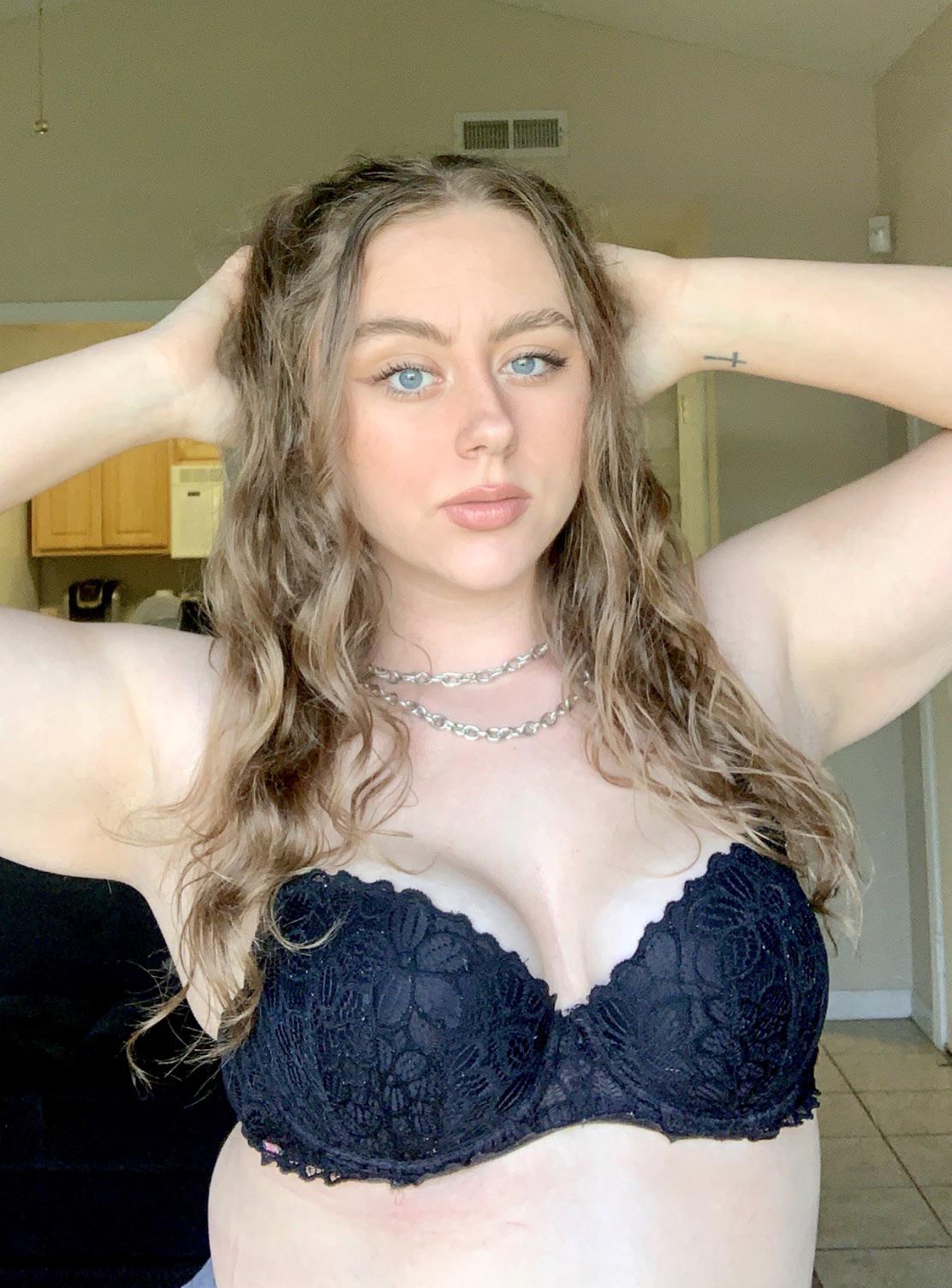 Happy Thursday 😜 who wants to cum have some fun 😈 | Scrolller