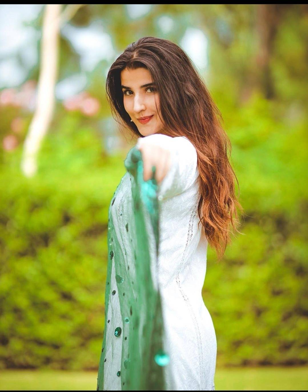 Hareem wants you.... to study harder | Scrolller