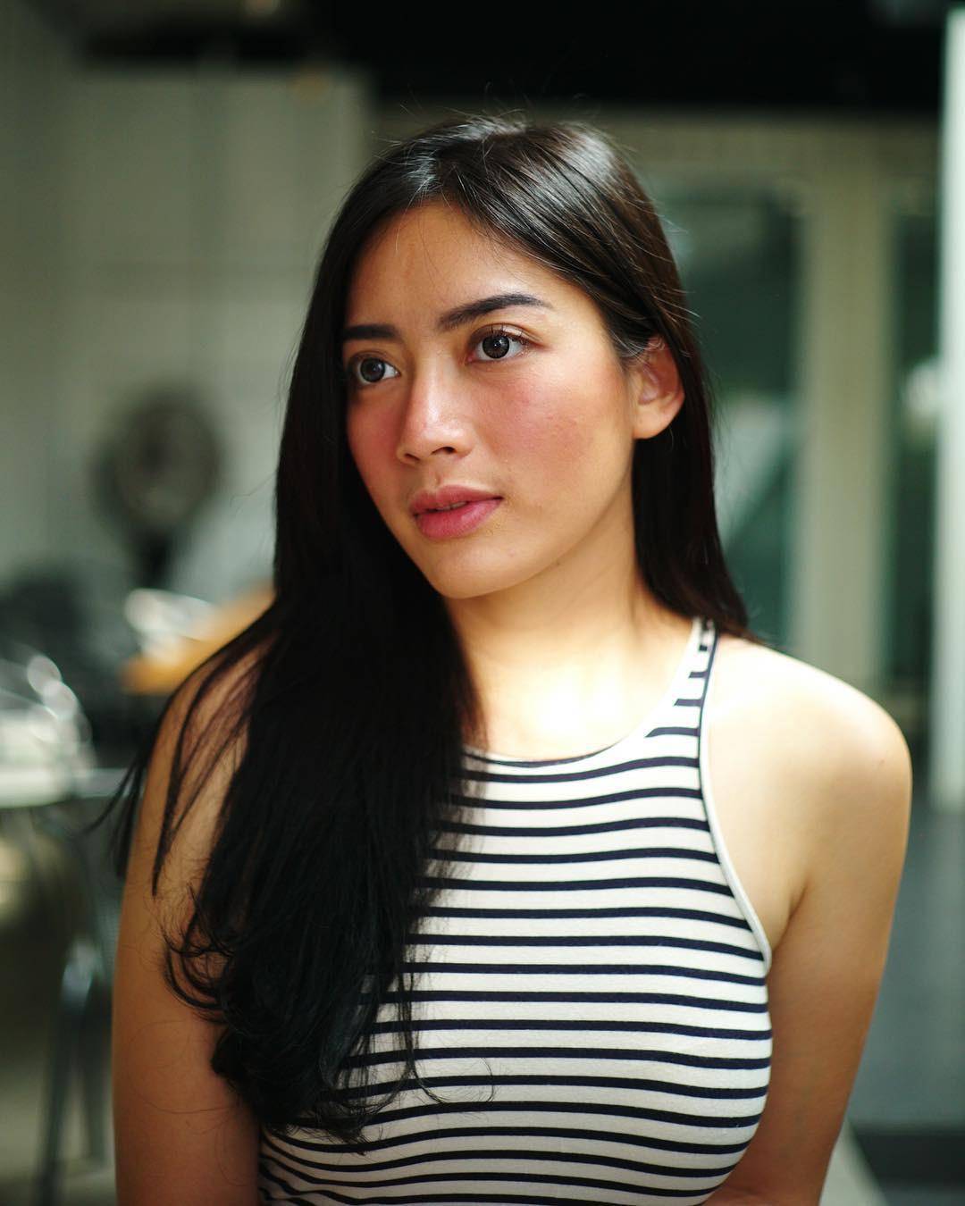 Harly Valentina | Scrolller