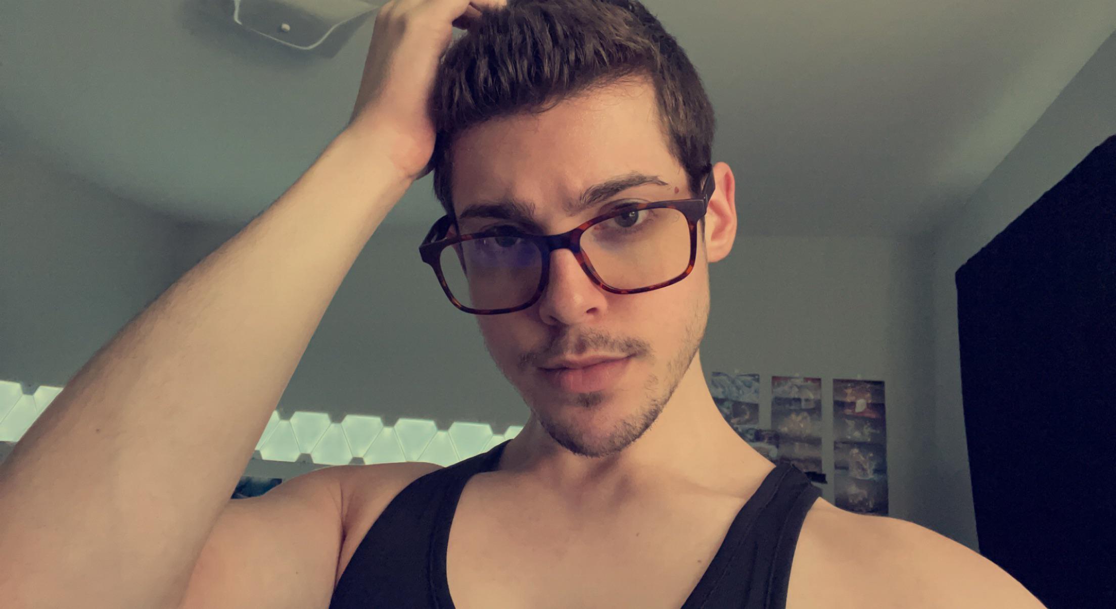 What’s up Hunks | Scrolller