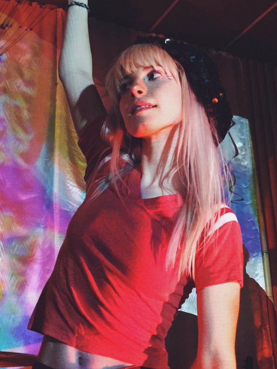 Hayley Williams deserves more Cum | Scrolller