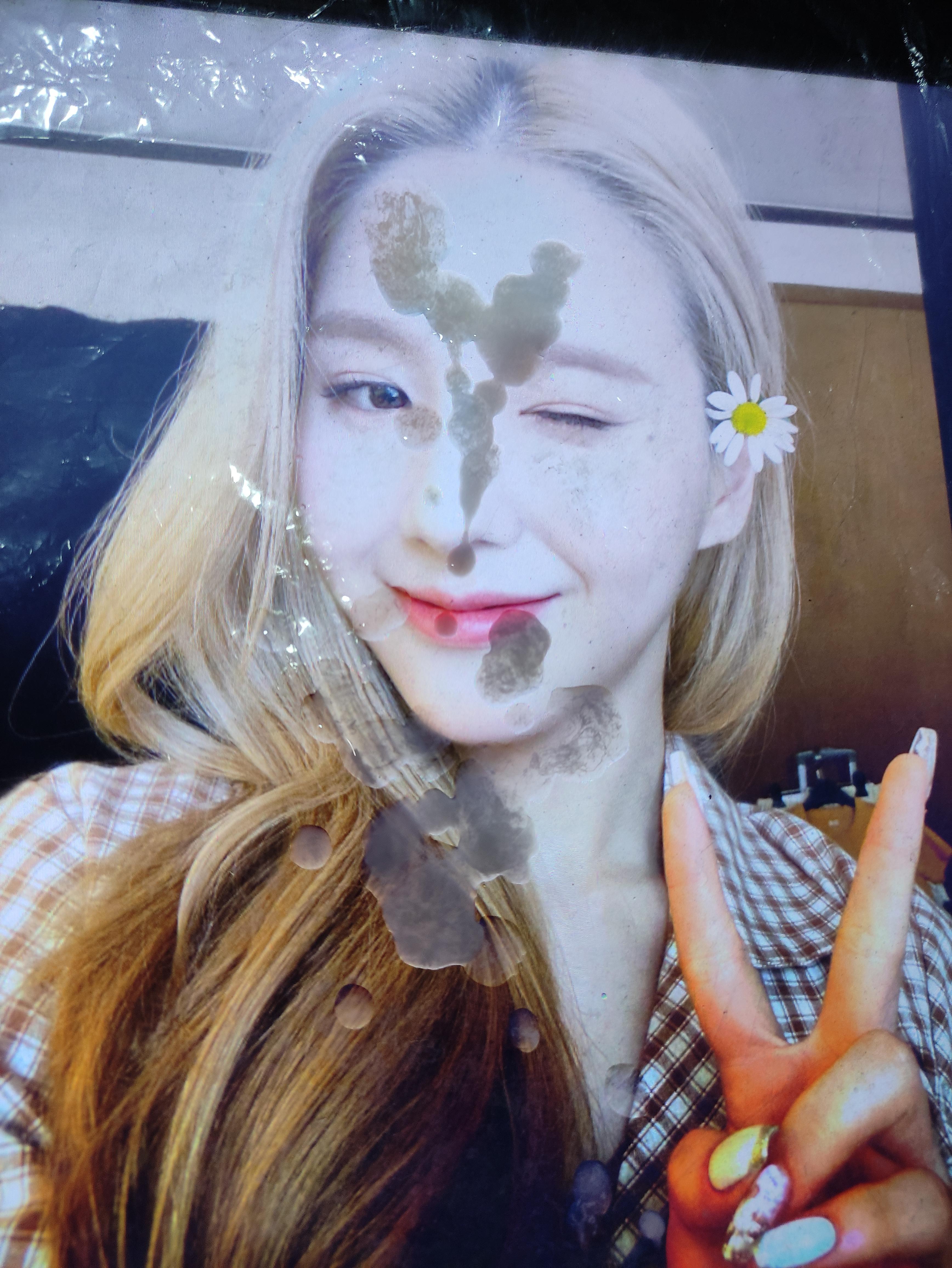 Heejin loona | Scrolller