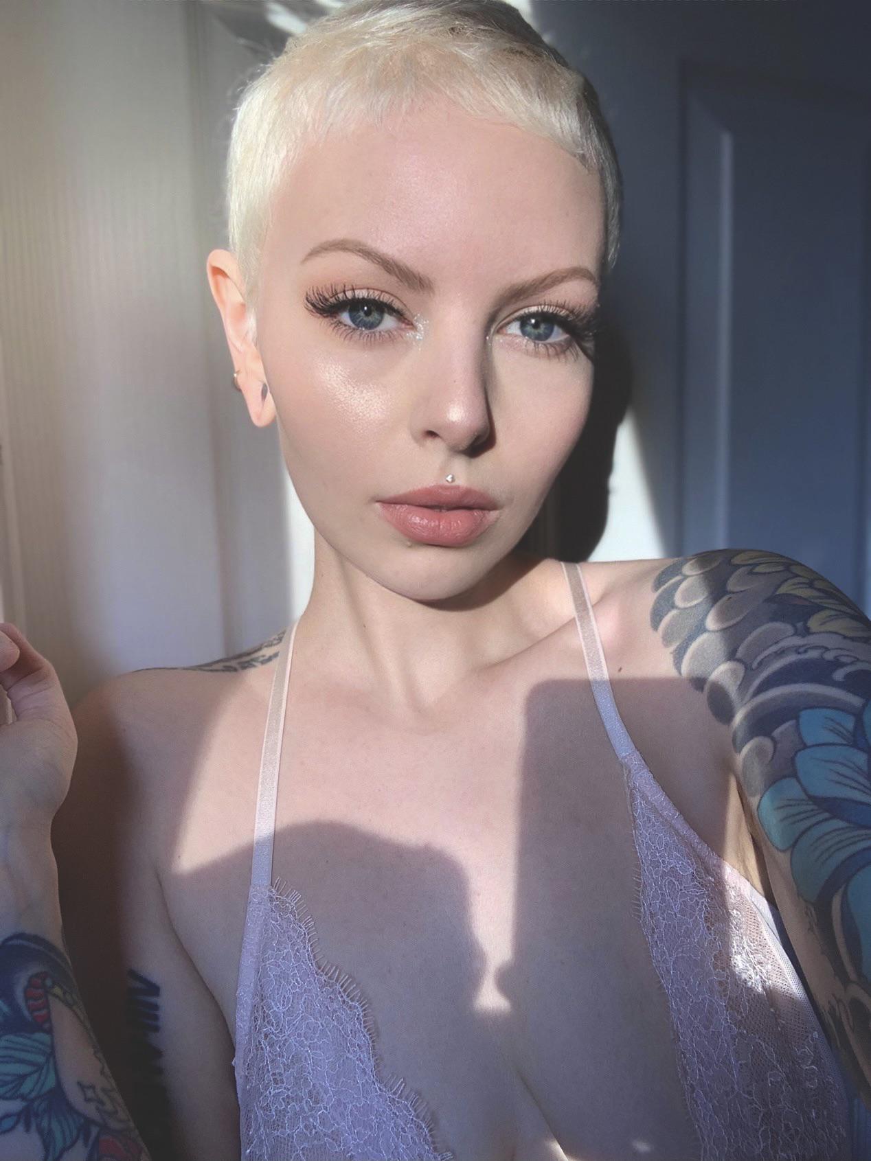 hello 🥰 | Scrolller