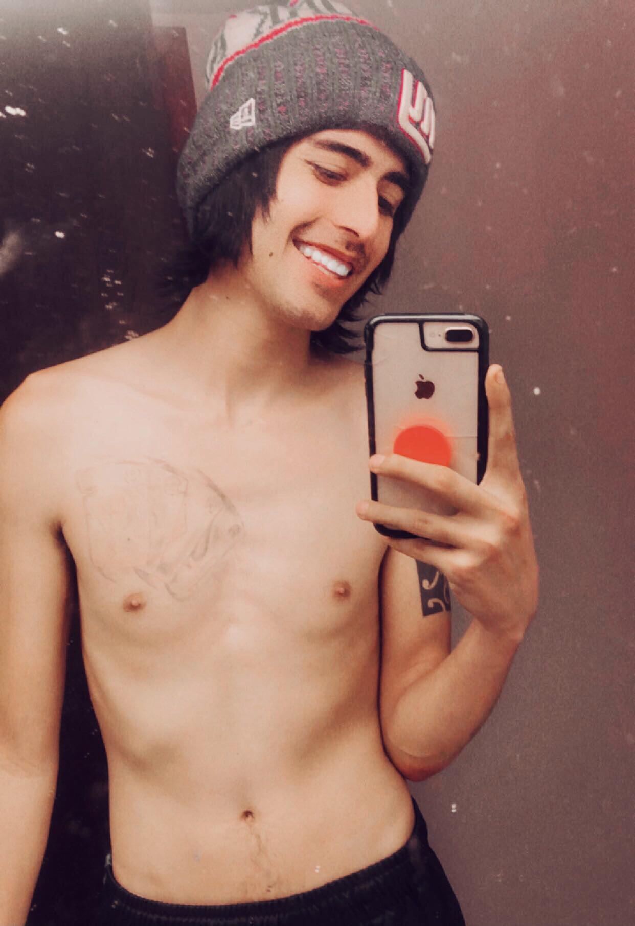 Hello (m24) | Scrolller