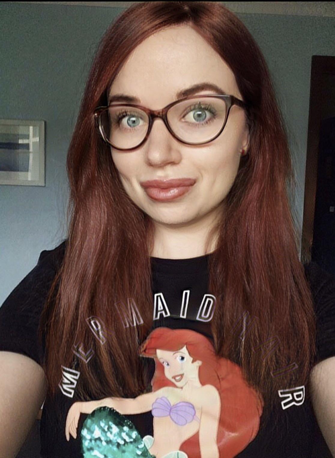 Hello (over 18) | Scrolller