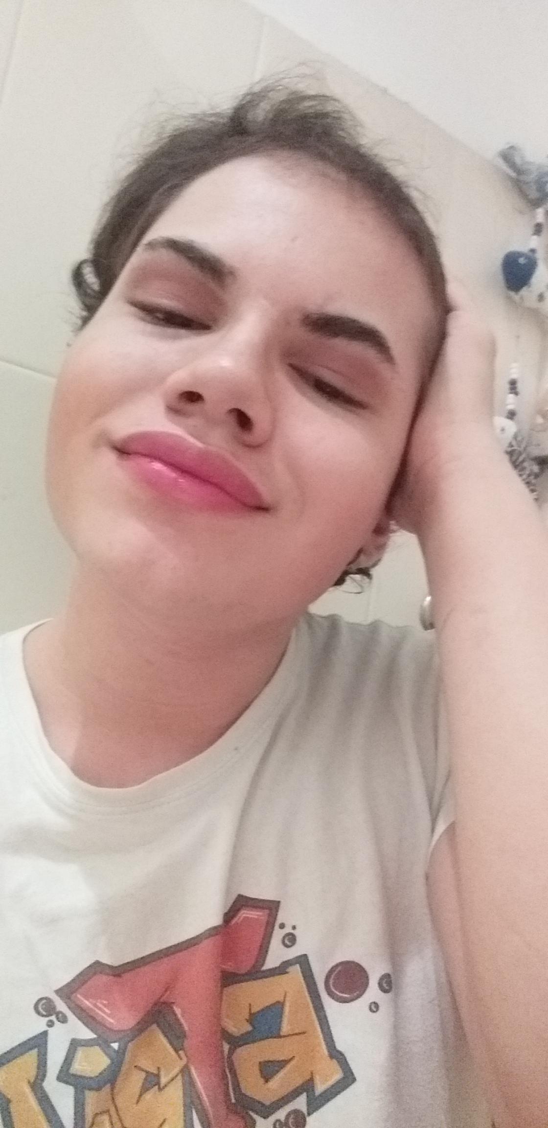 hello , this is me with a bit of make up. I'm pre everything (hope to change that soon) | Scrolller