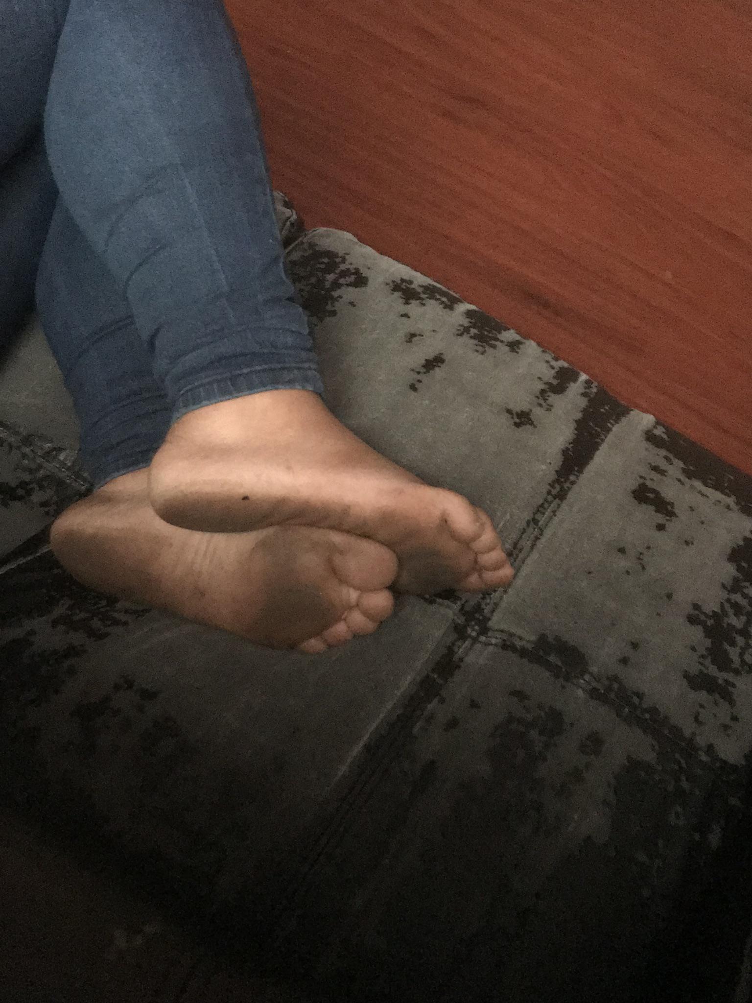 Help Clean My Feet Scrolller