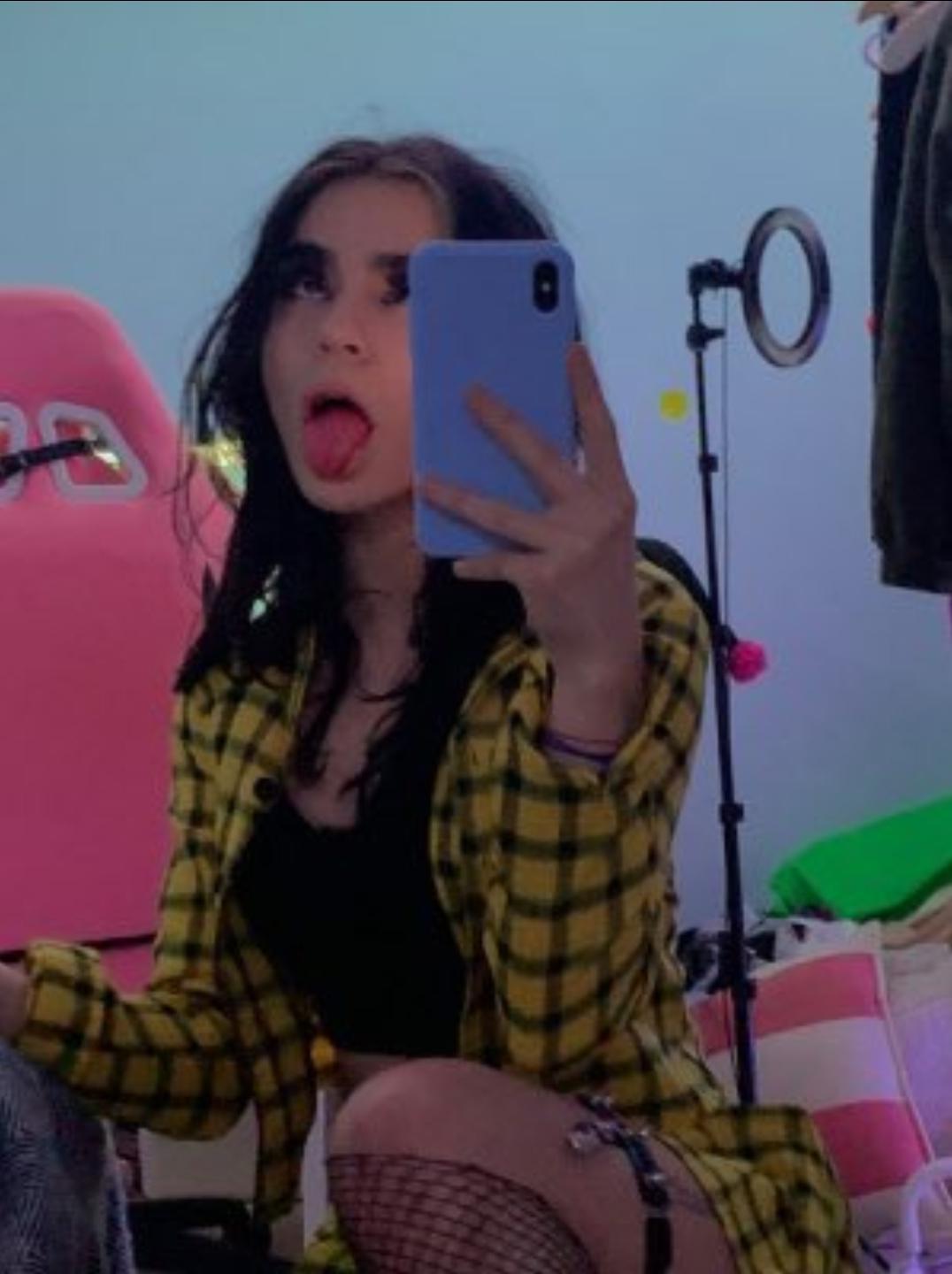 Help feed and jerk with me to AvivaSofia | Scrolller