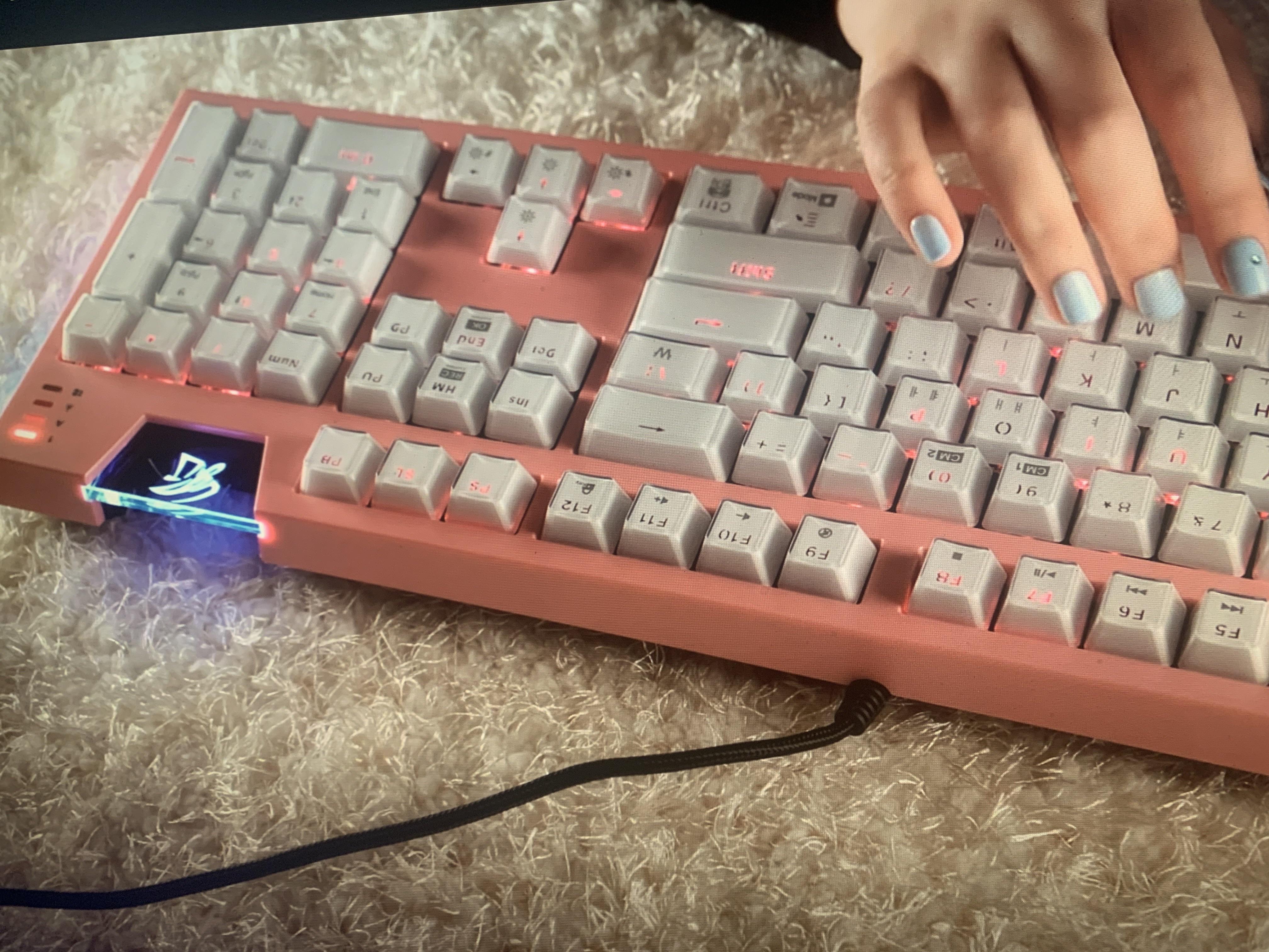 Help find this keyboard, saw this keyboard in a YouTube video from Asmr Promo and it’s called ...