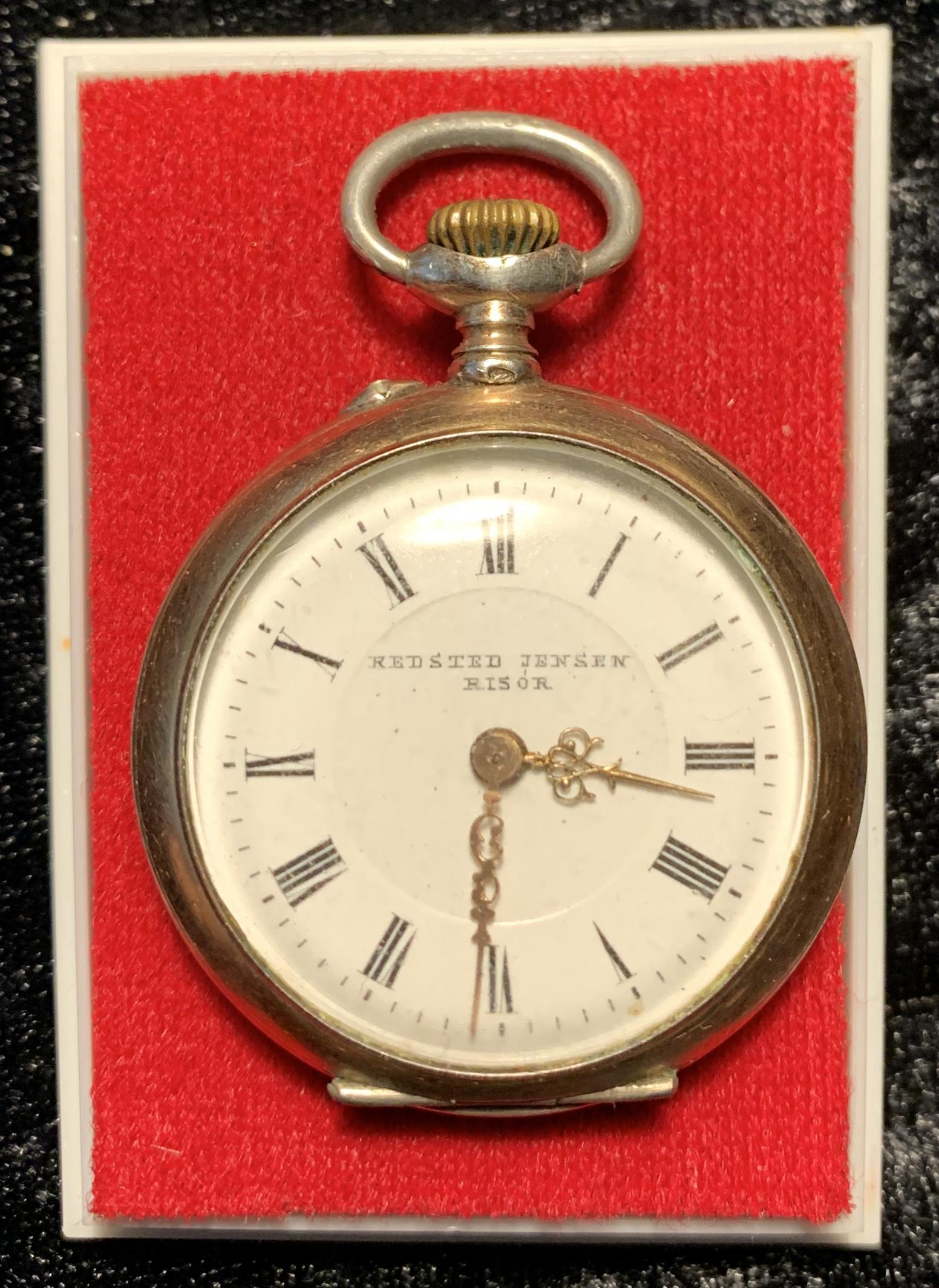 Help identifying mystery pocket watch? | Scrolller