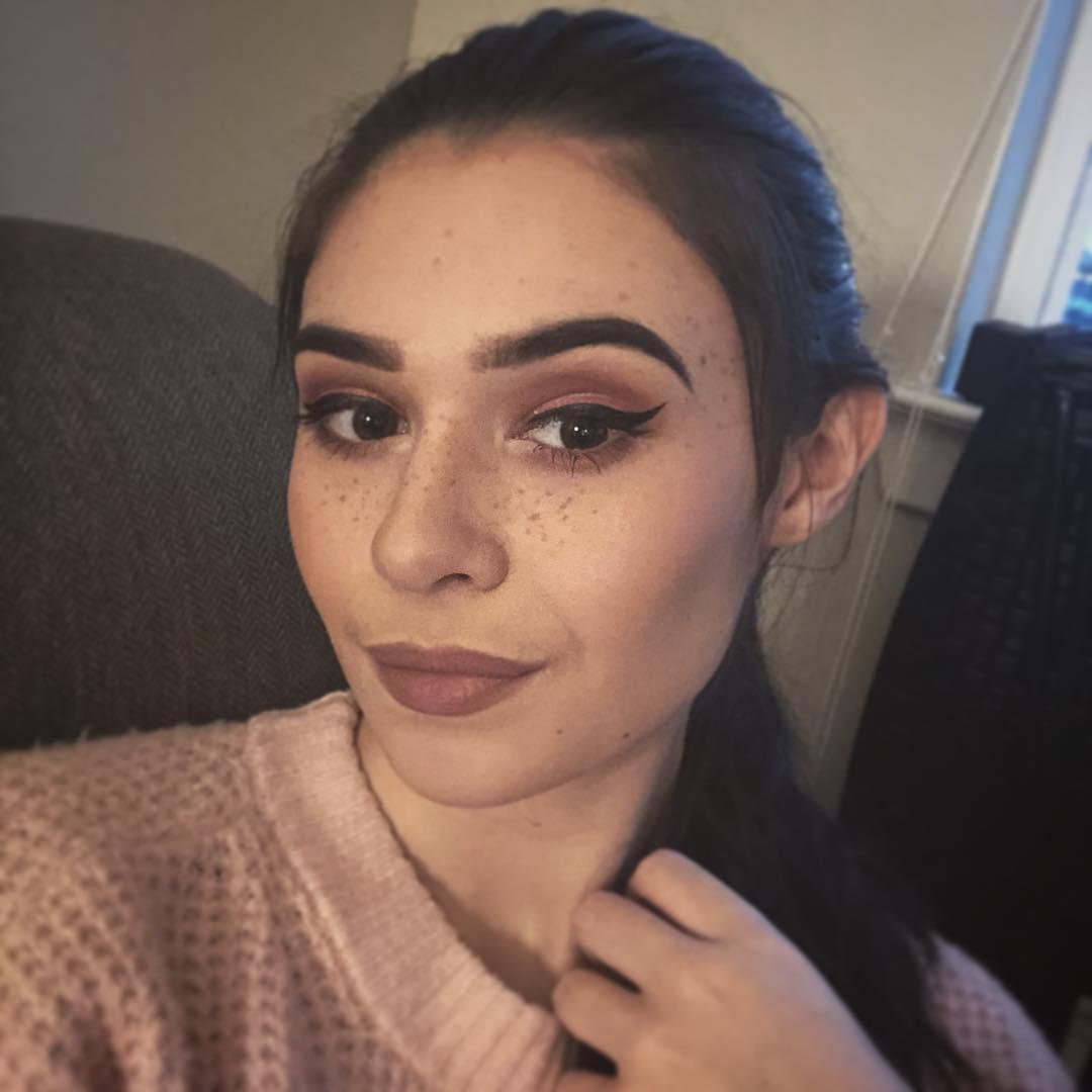 Her beautiful cheekbones | Scrolller