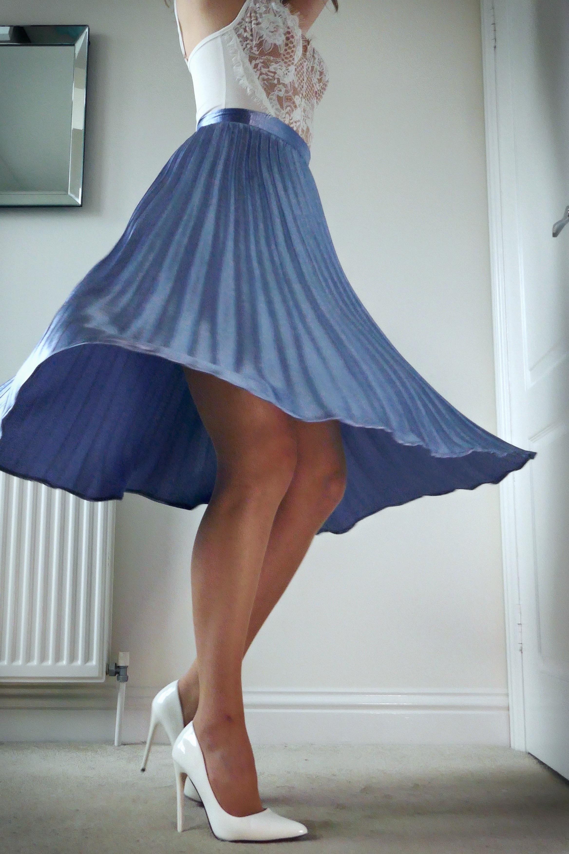 Here’s a beautiful mid twirl shot... hope you appreciate the timing ☺️ x | Scrolller