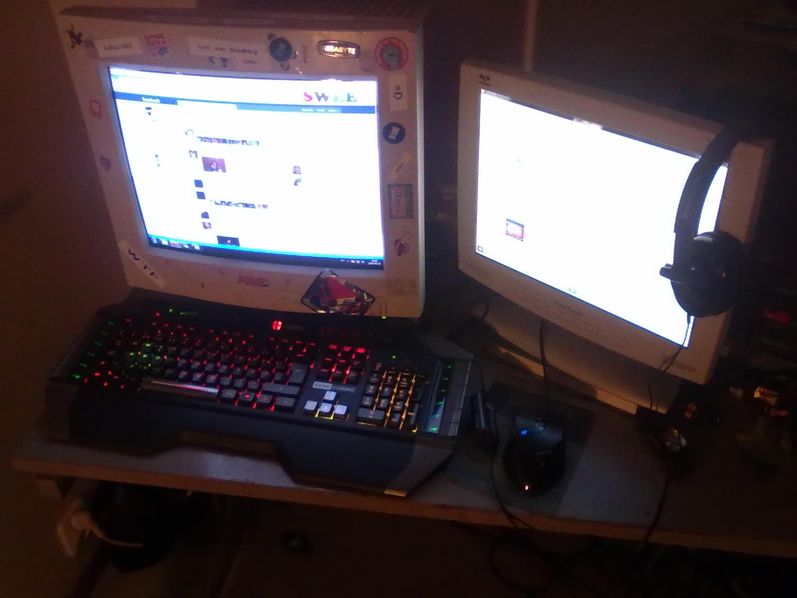 Here's my sick dual screen setup back in 2010 | Scrolller