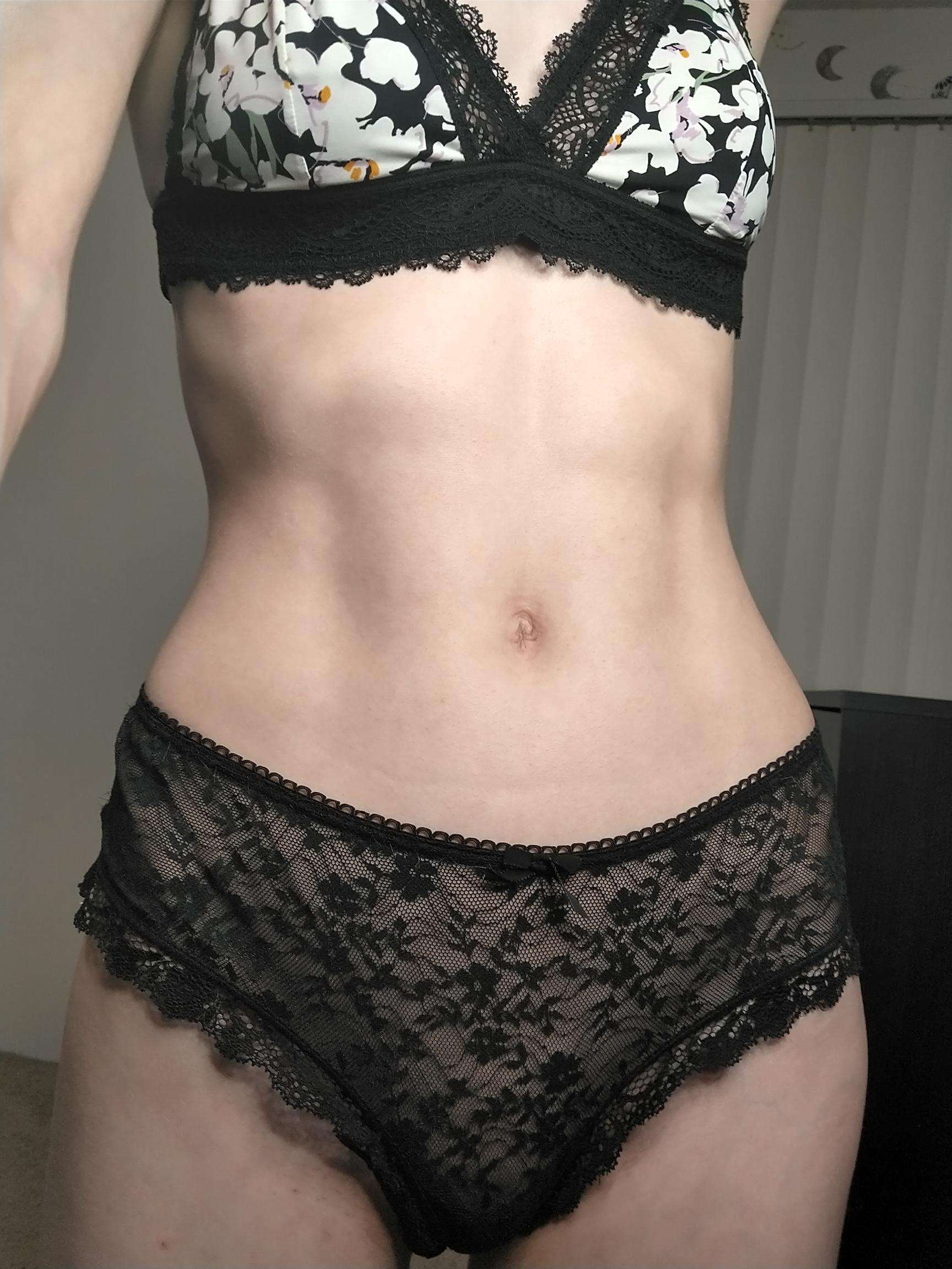 Here's my skinny tummy | Scrolller