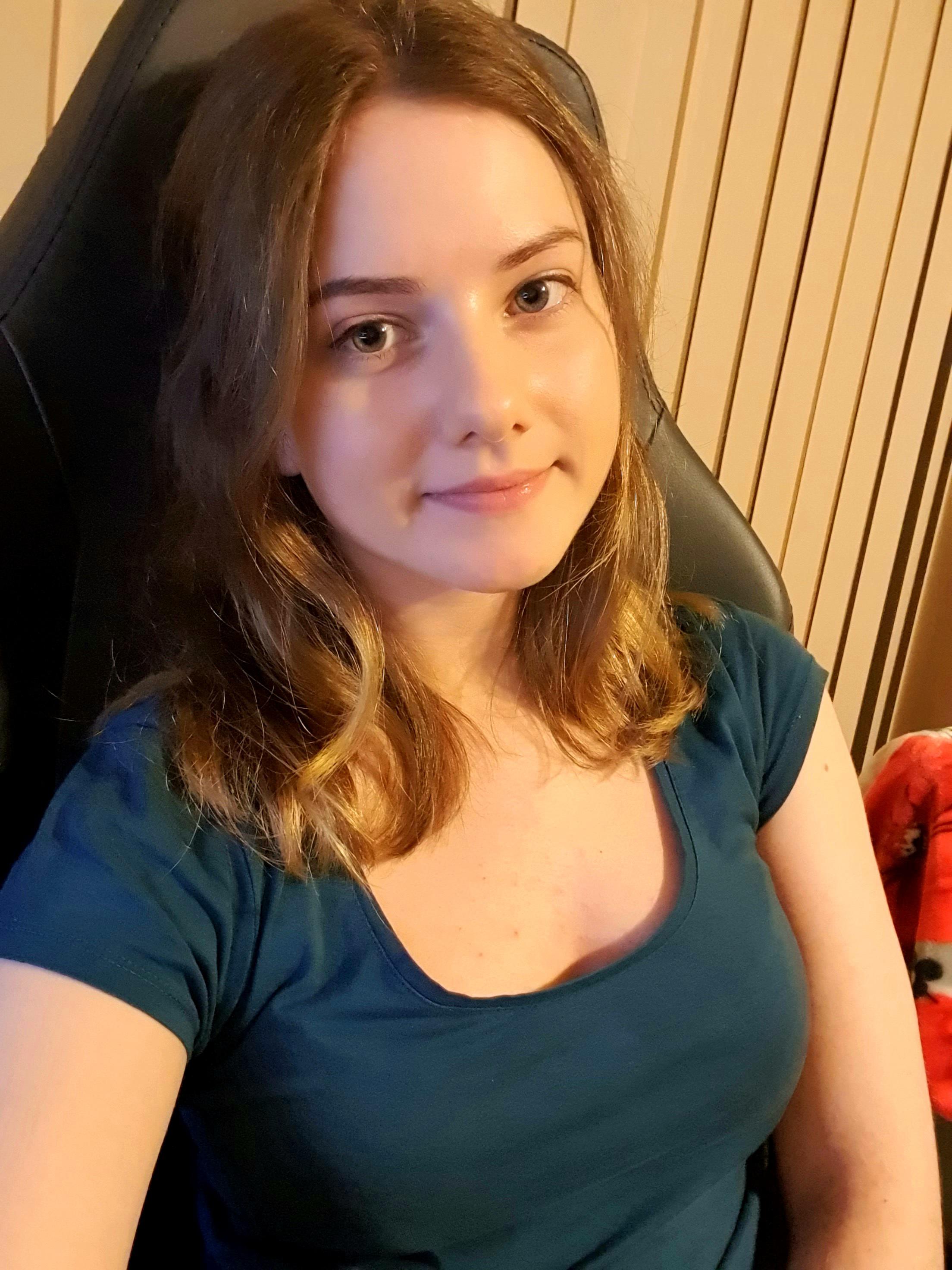 Hey 😊 | Scrolller