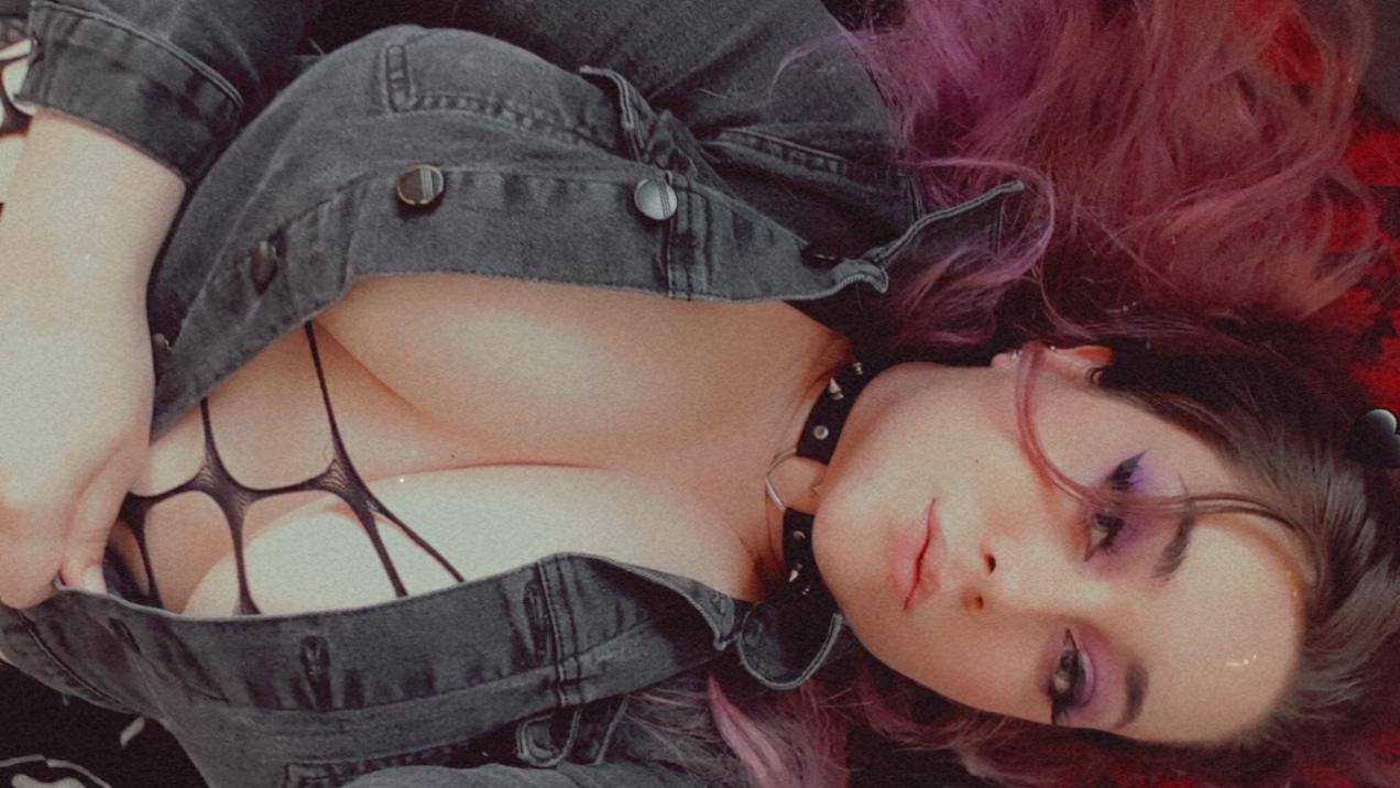 Hey bb 😘😘 | Scrolller