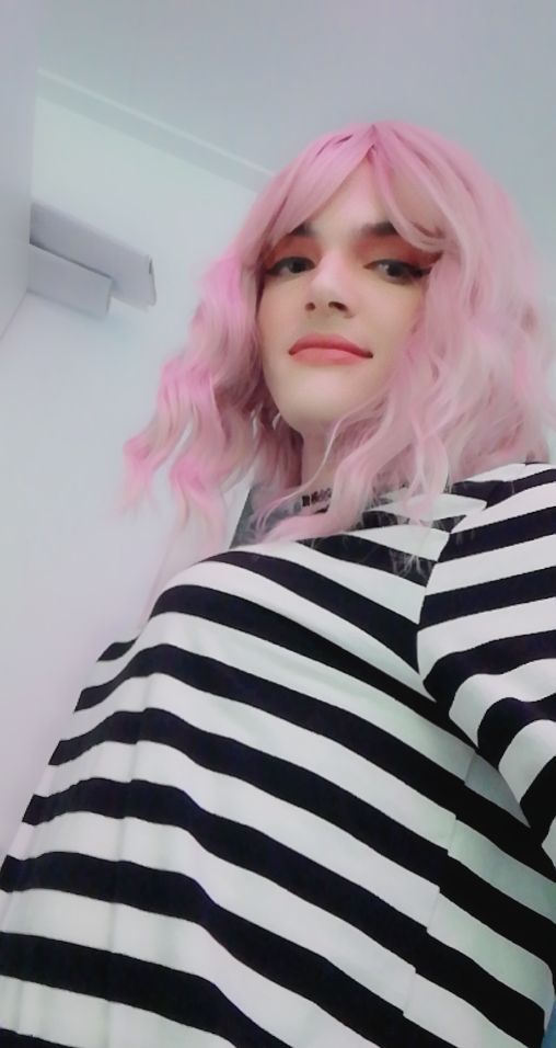 Hey cuties! How may I serve you today? 💜 | Scrolller