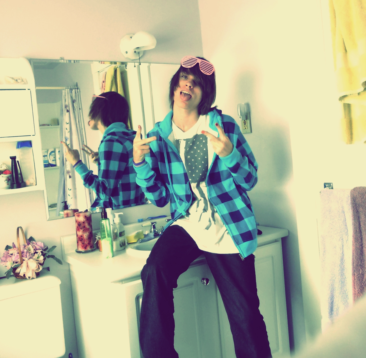 Hey cuties! I'm back with a slightly older picture :) | Scrolller