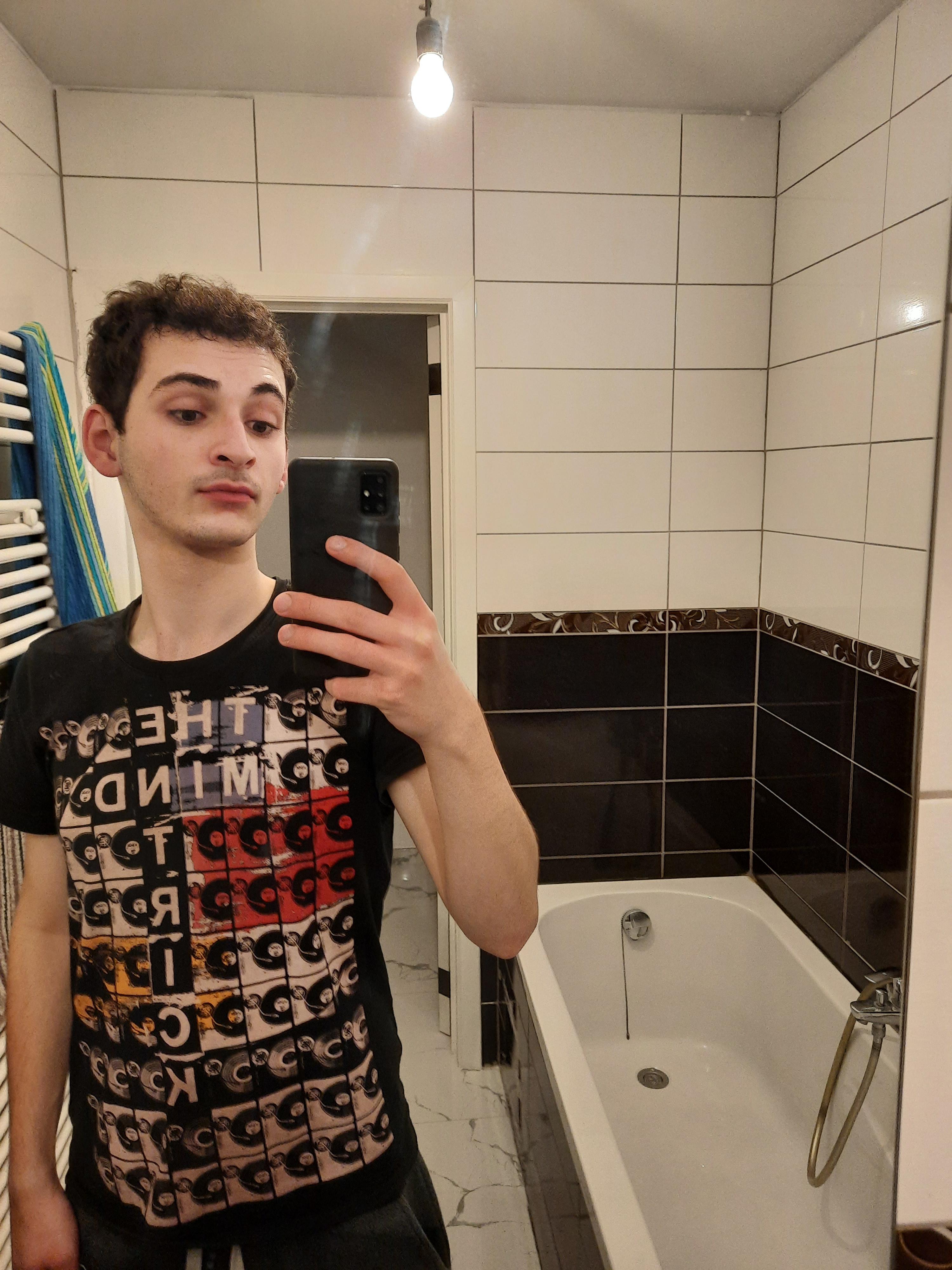 Hey everyone 😘 | Scrolller