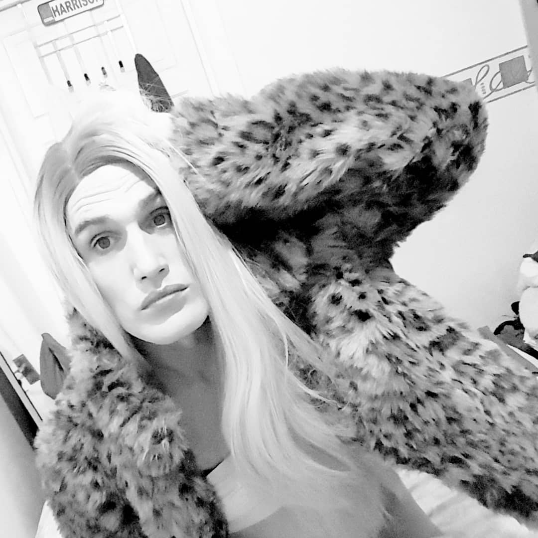 Hey, I love this coat xx | Scrolller