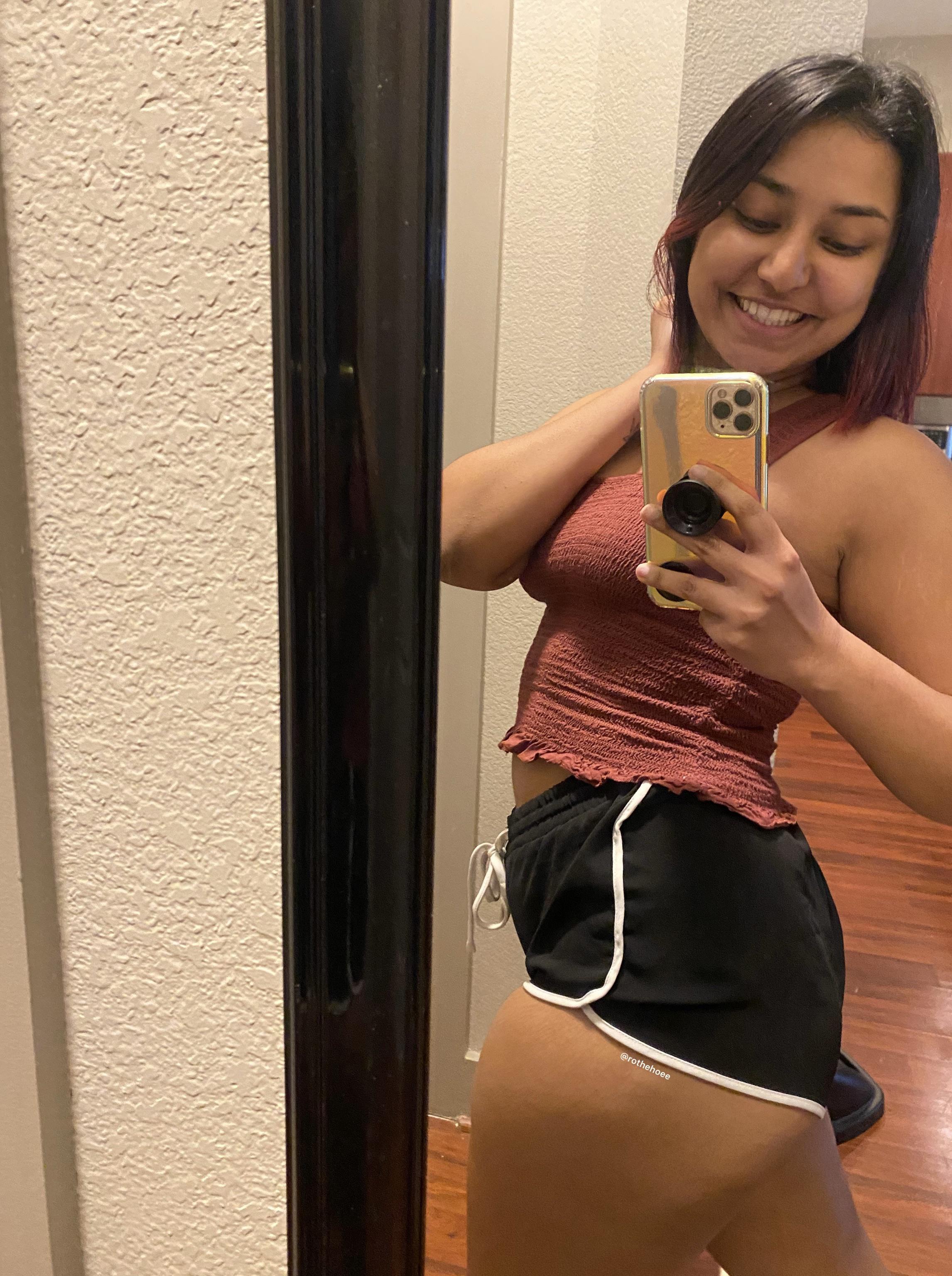 Hey loves, I decided to show you guys a glimpse of me 💕 [F] Come see me on my OnlyFans love 💕 DM ...