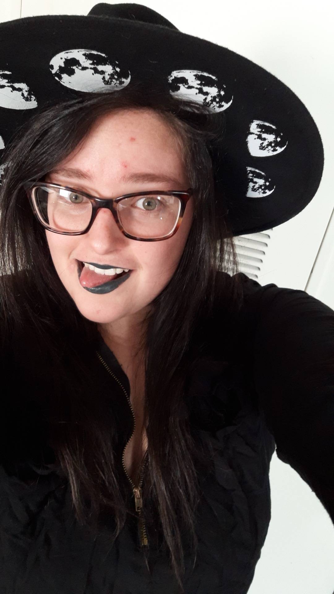 Hey Witches 🖤🌙💜 | Scrolller