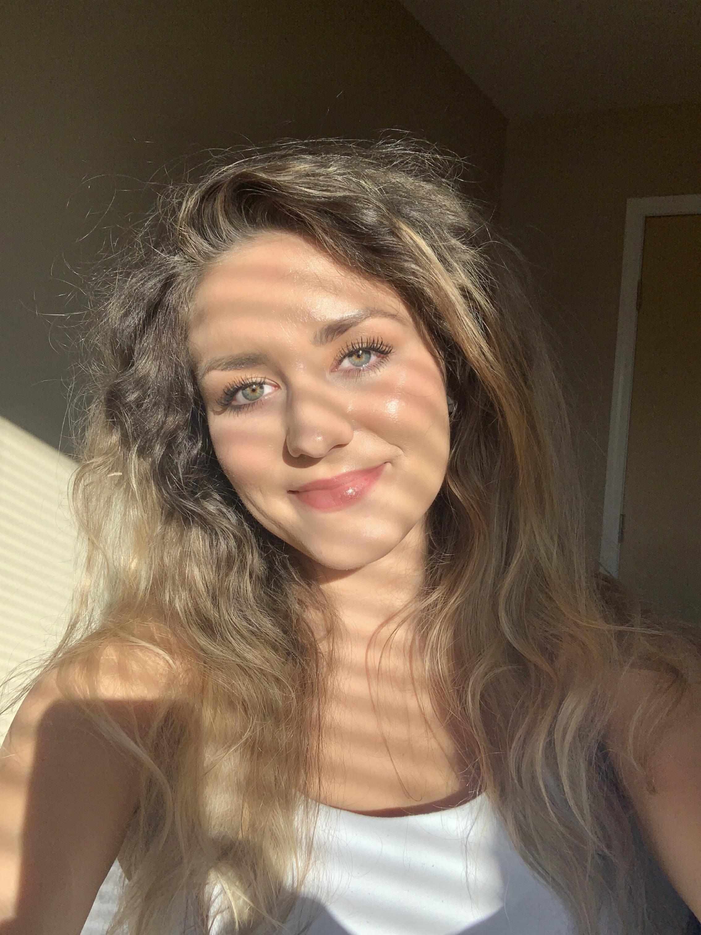 Hi 💚 21F | Scrolller