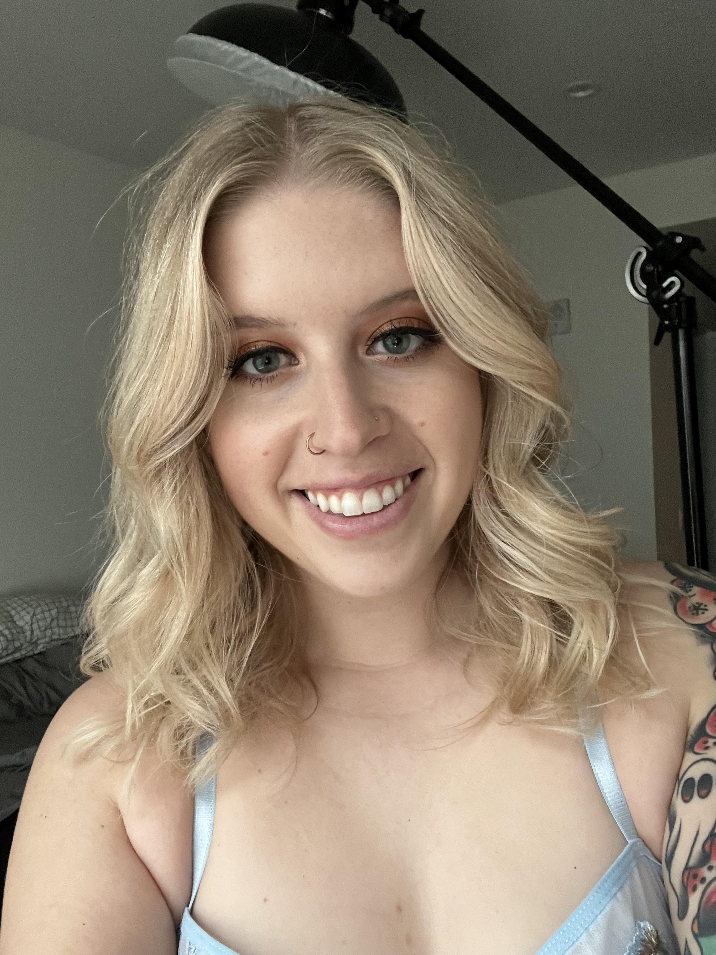 Hi 💙 26F | Scrolller