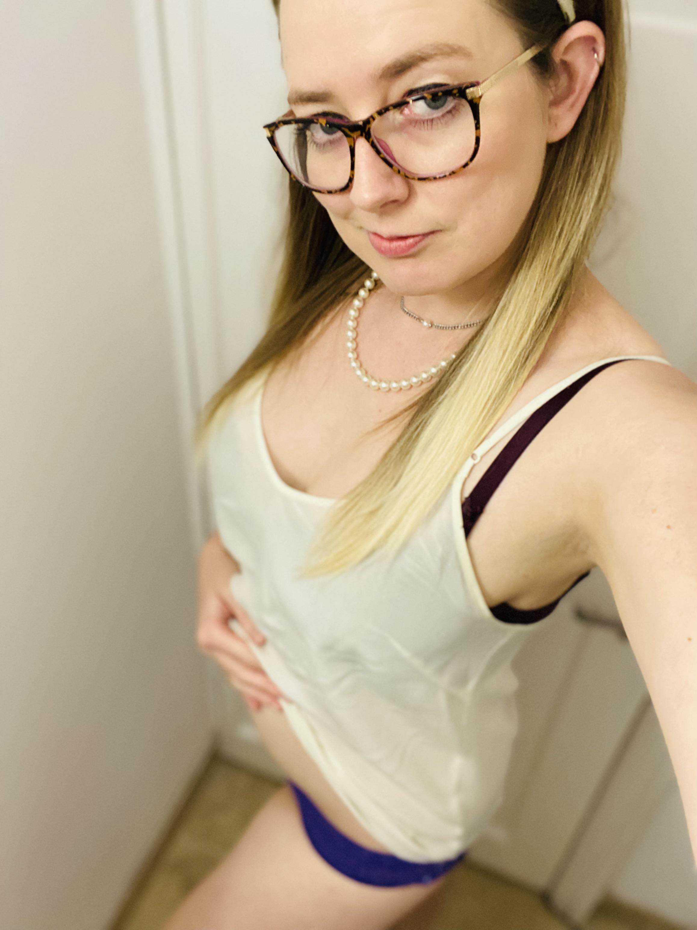 Hi! Happy Monday! 🌼 | Scrolller