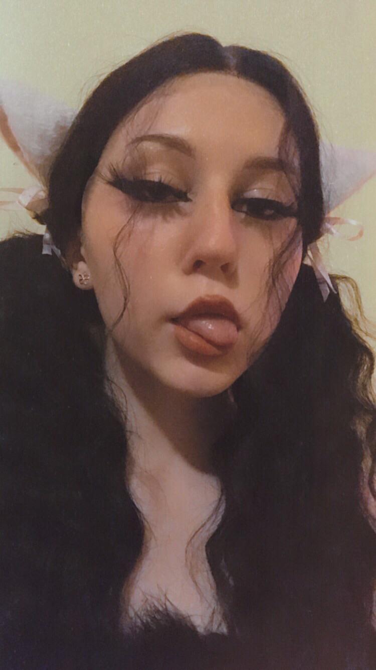 hi have a nice day uwu 🖤 | Scrolller