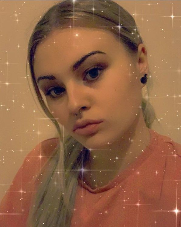 Hi :) [Over 18] | Scrolller