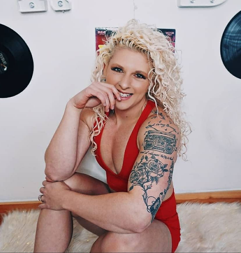 Hi, who loves blonde curls | Scrolller