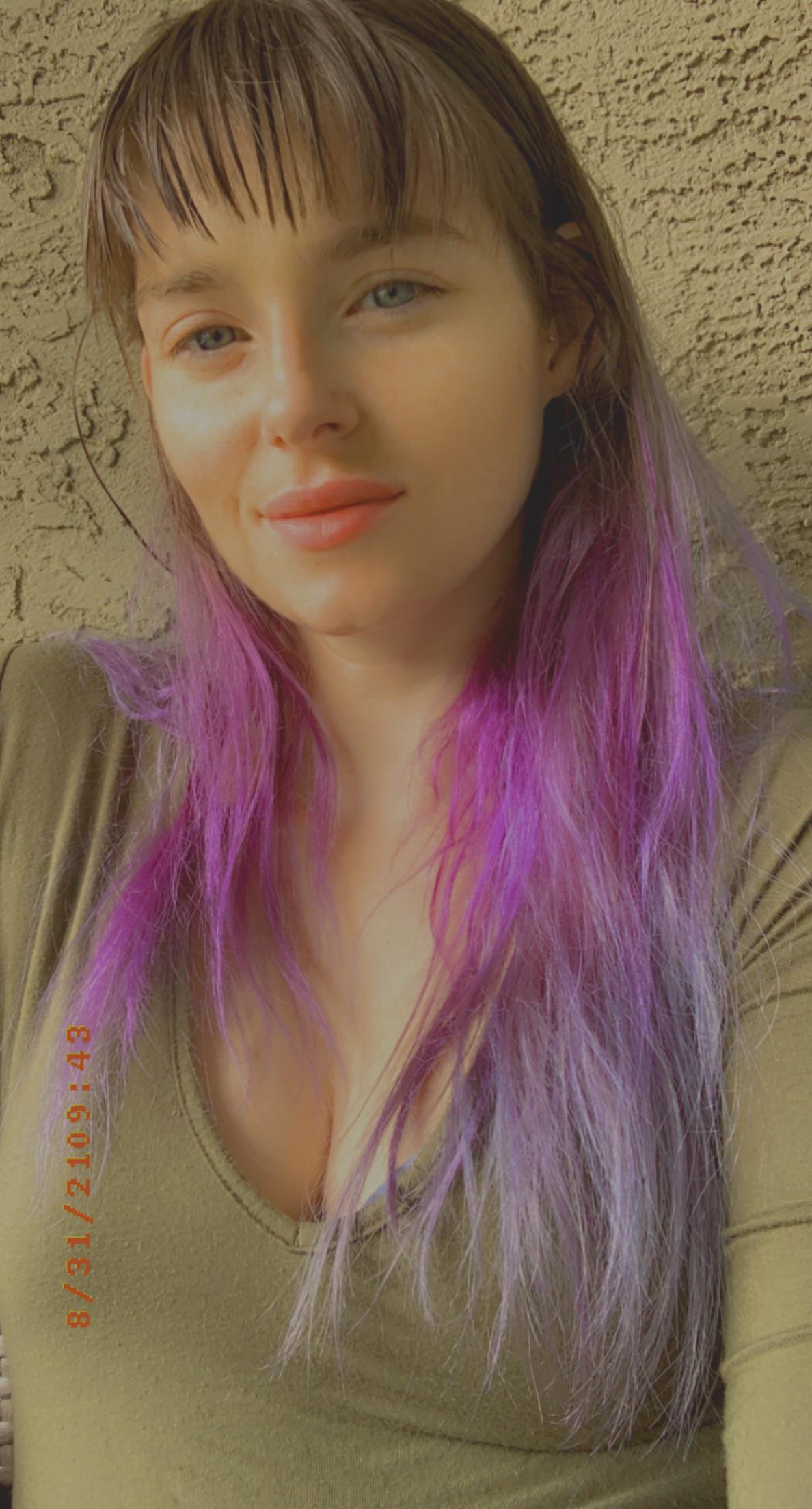 Just hanging | Scrolller