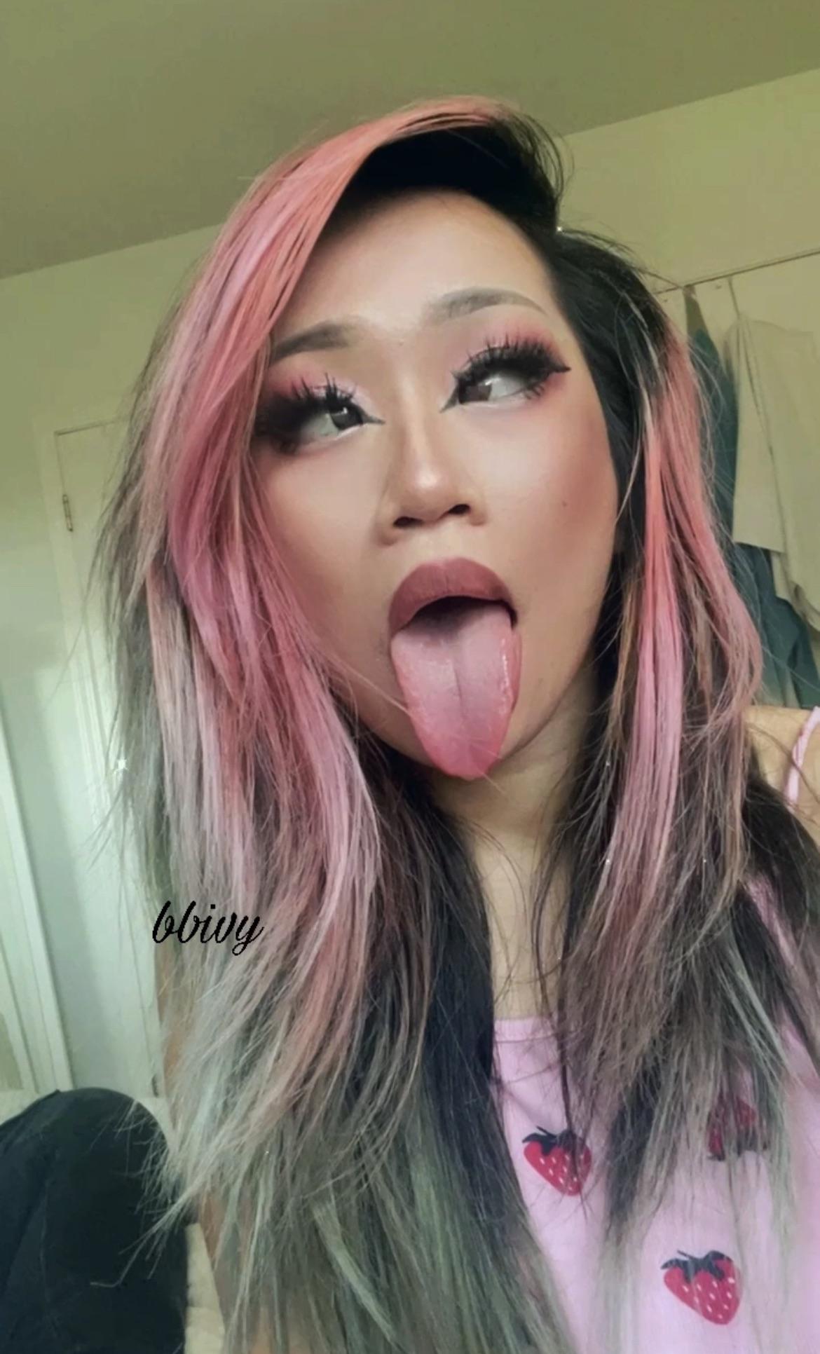 Hi Who Needs A Cute Asian Waifu 😋 Scrolller