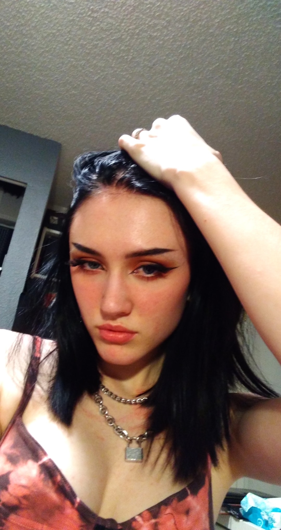 hiii 🌸 this is my first post here 😈 | Scrolller