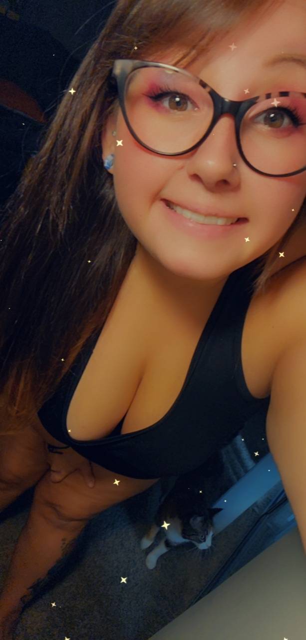 Hiiiii 🖤💜💚 I'm Luna, what's your name? 🥰 | Scrolller