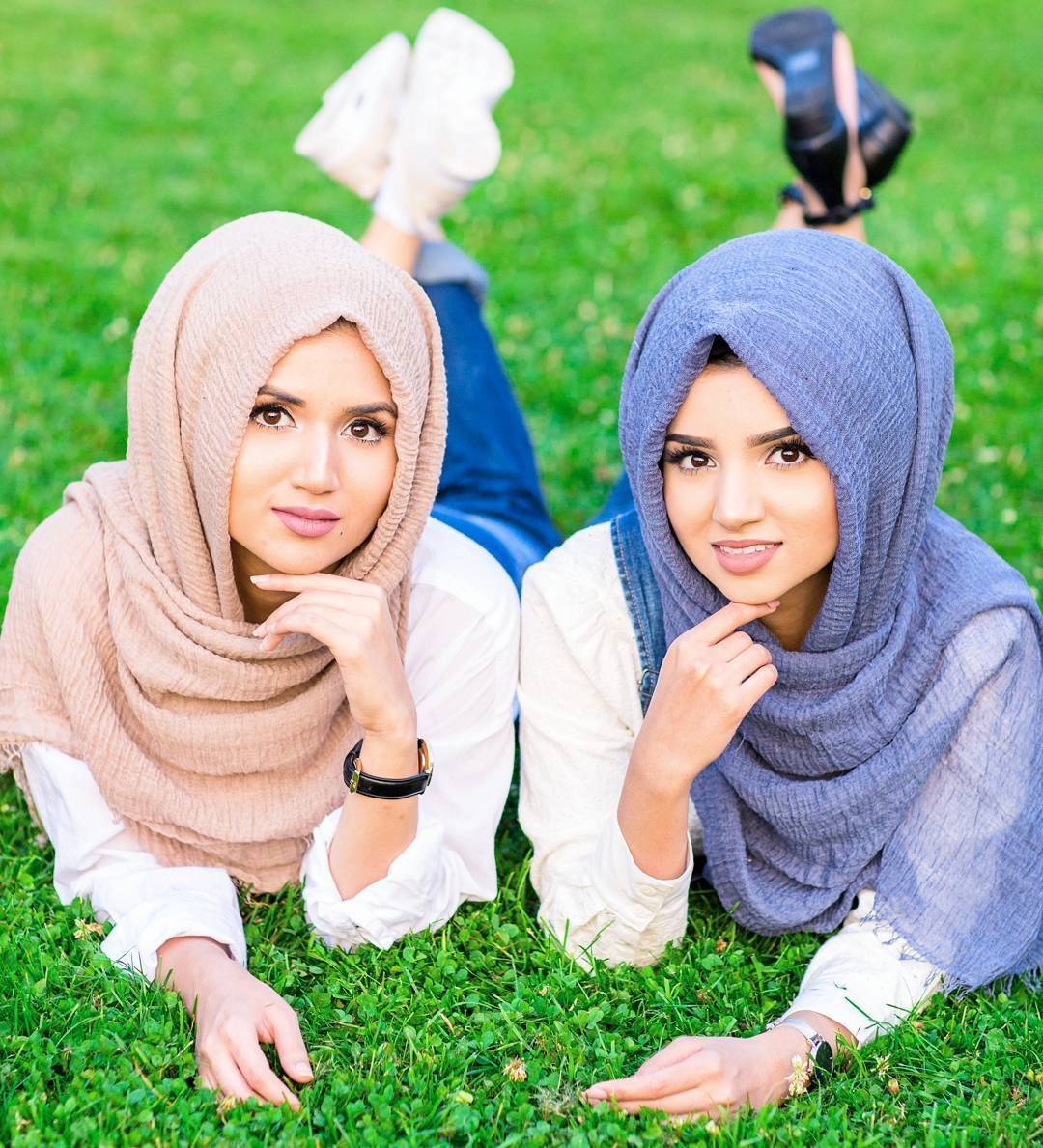 Hijabis sitting on grass | Scrolller