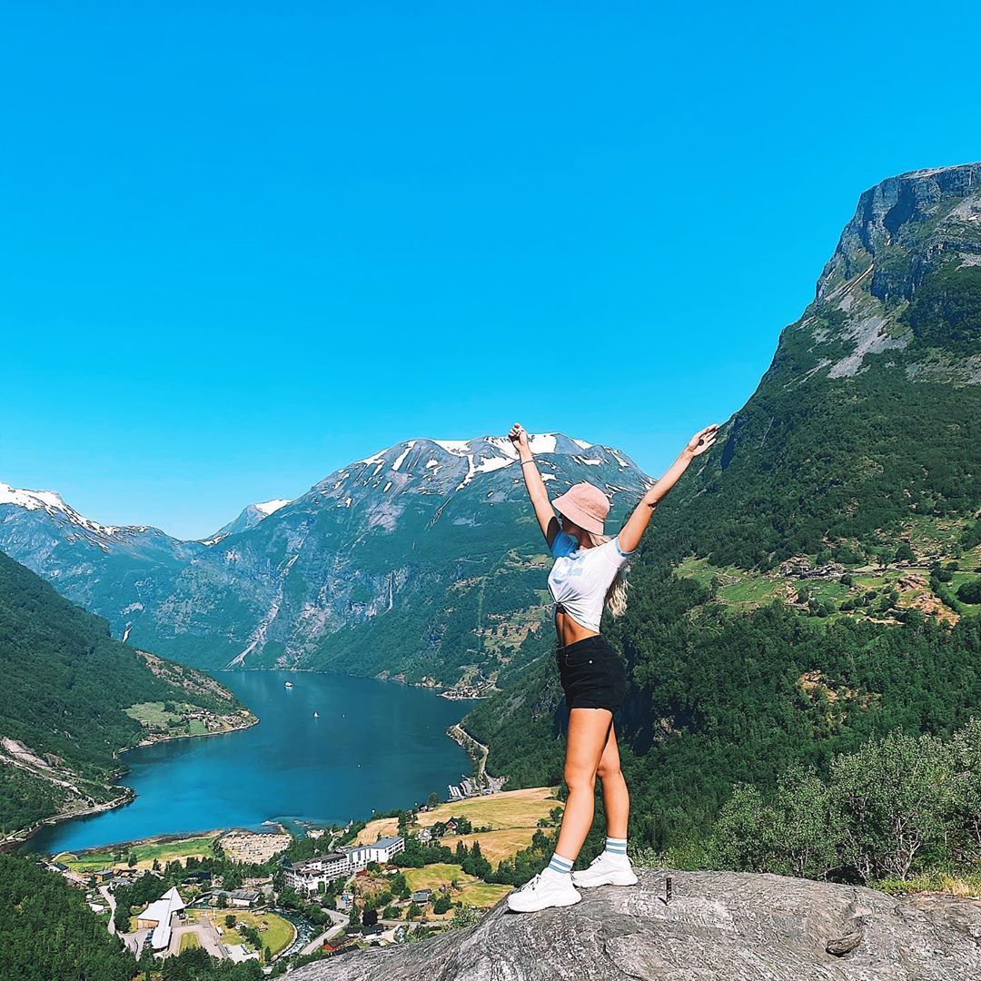 Hiking In Western Norway Scrolller