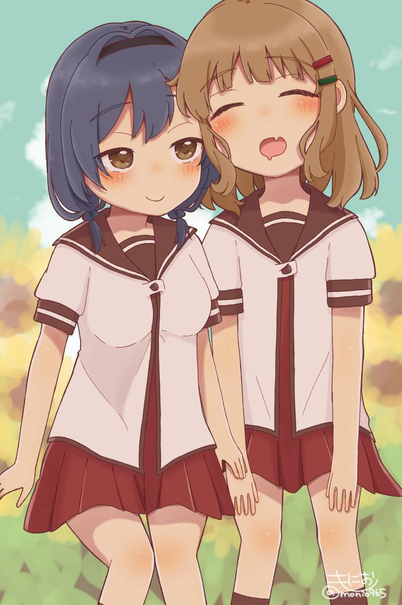 Himawari reaching for Sakurako's hand [Yuru Yuri] | Scrolller