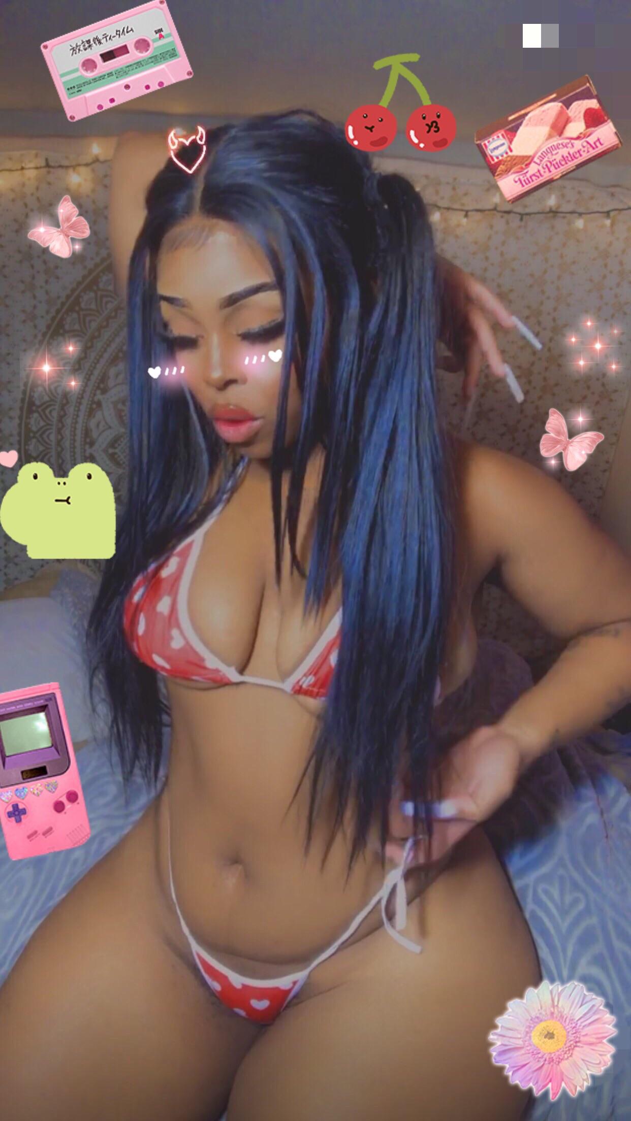 Hiya guysss🦋 like my new bikini set? | Scrolller